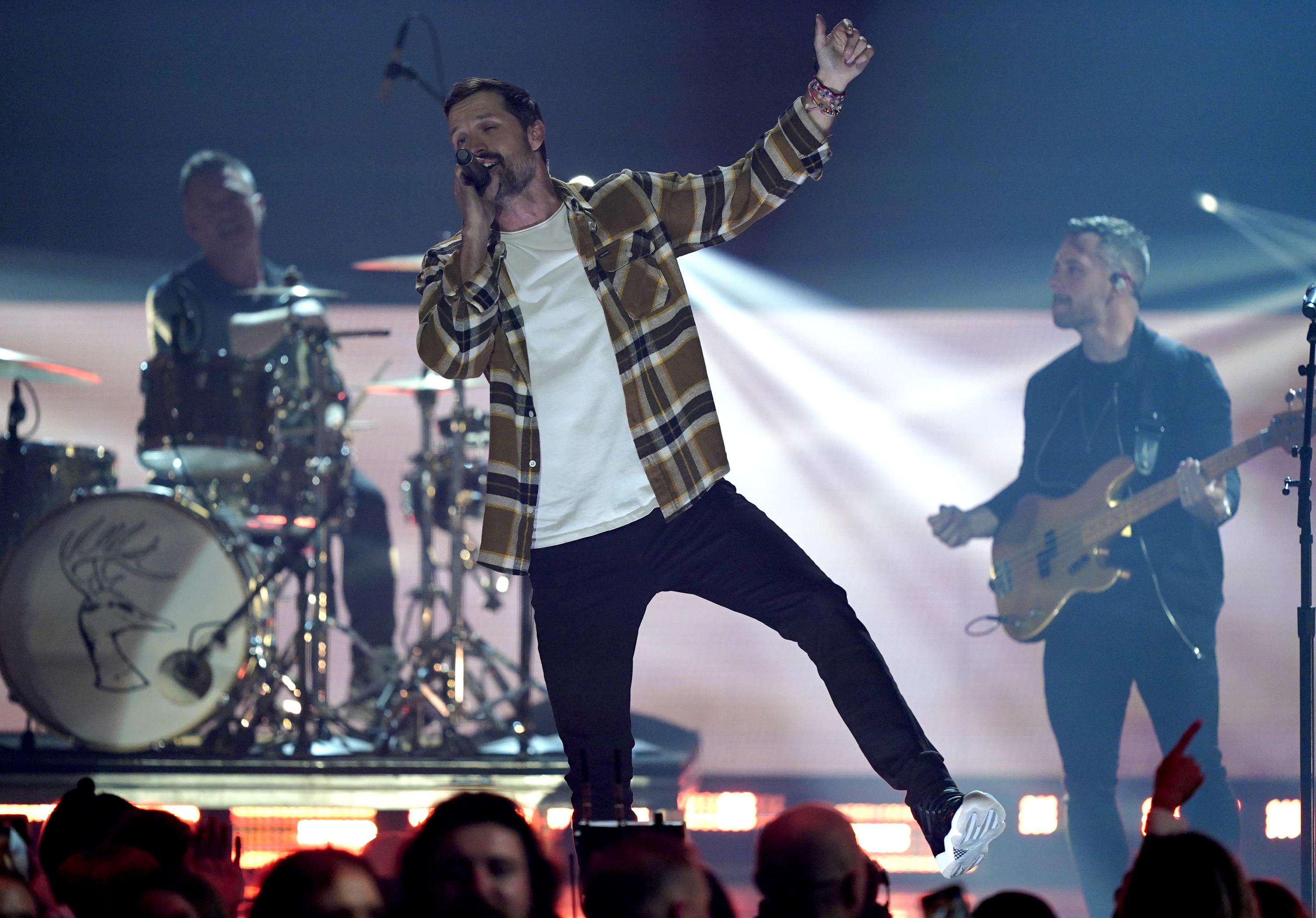 'Fancy Like' feels like a No. 1 draft pick to singer Hayes | AP News