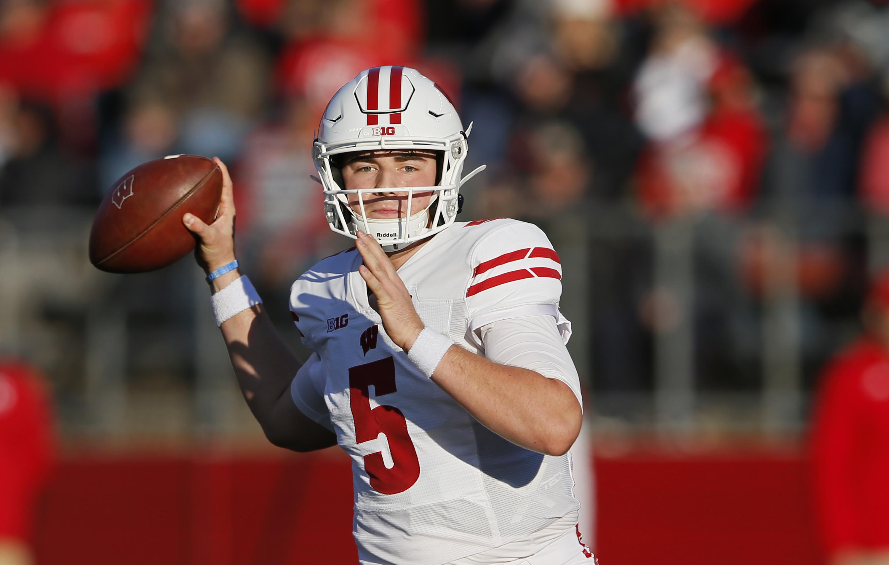 Badgers QB Mertz remains upbeat after offseason speculation | AP News