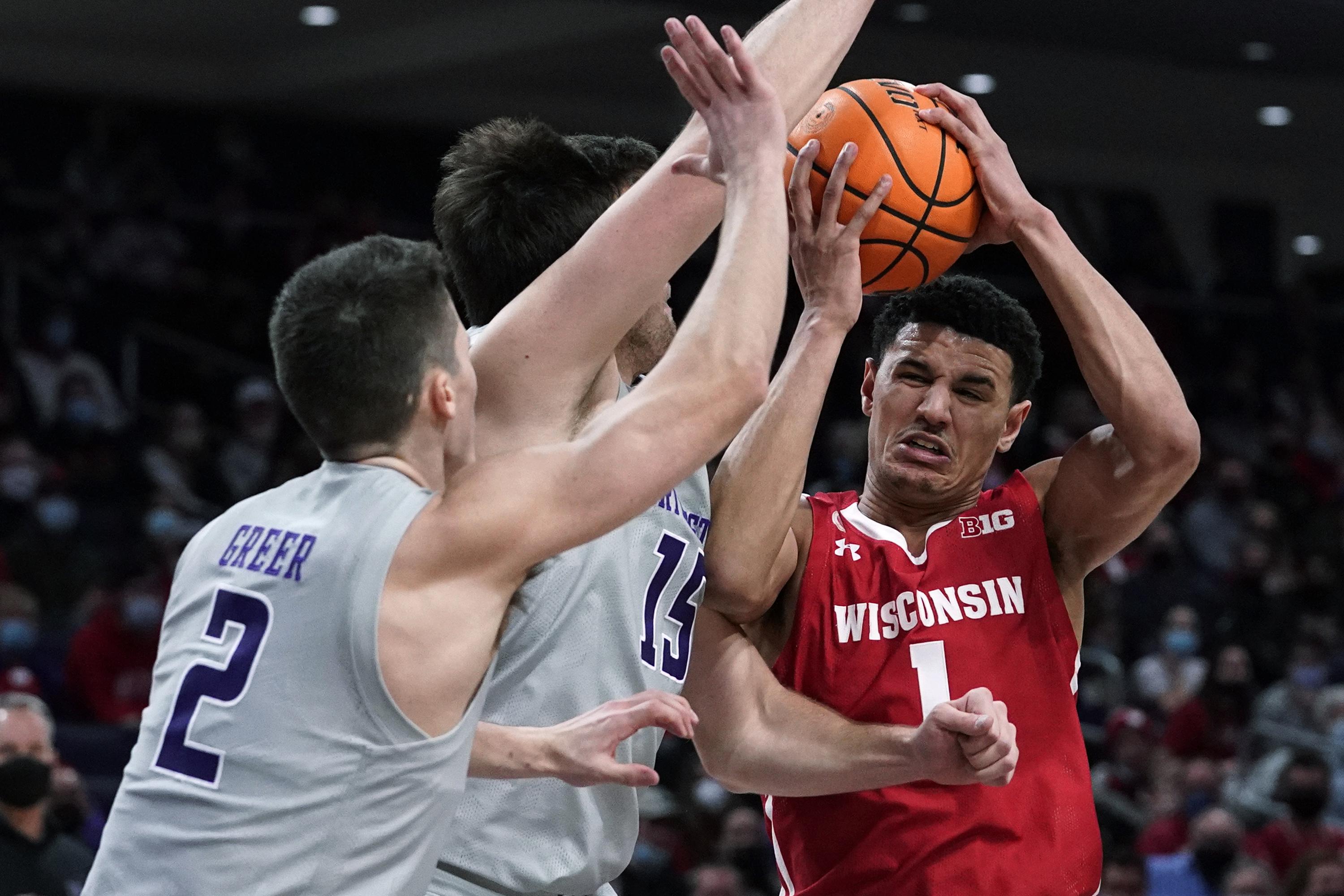 Davis scores 27 as No. 8 Wisconsin holds off Northwestern | AP News