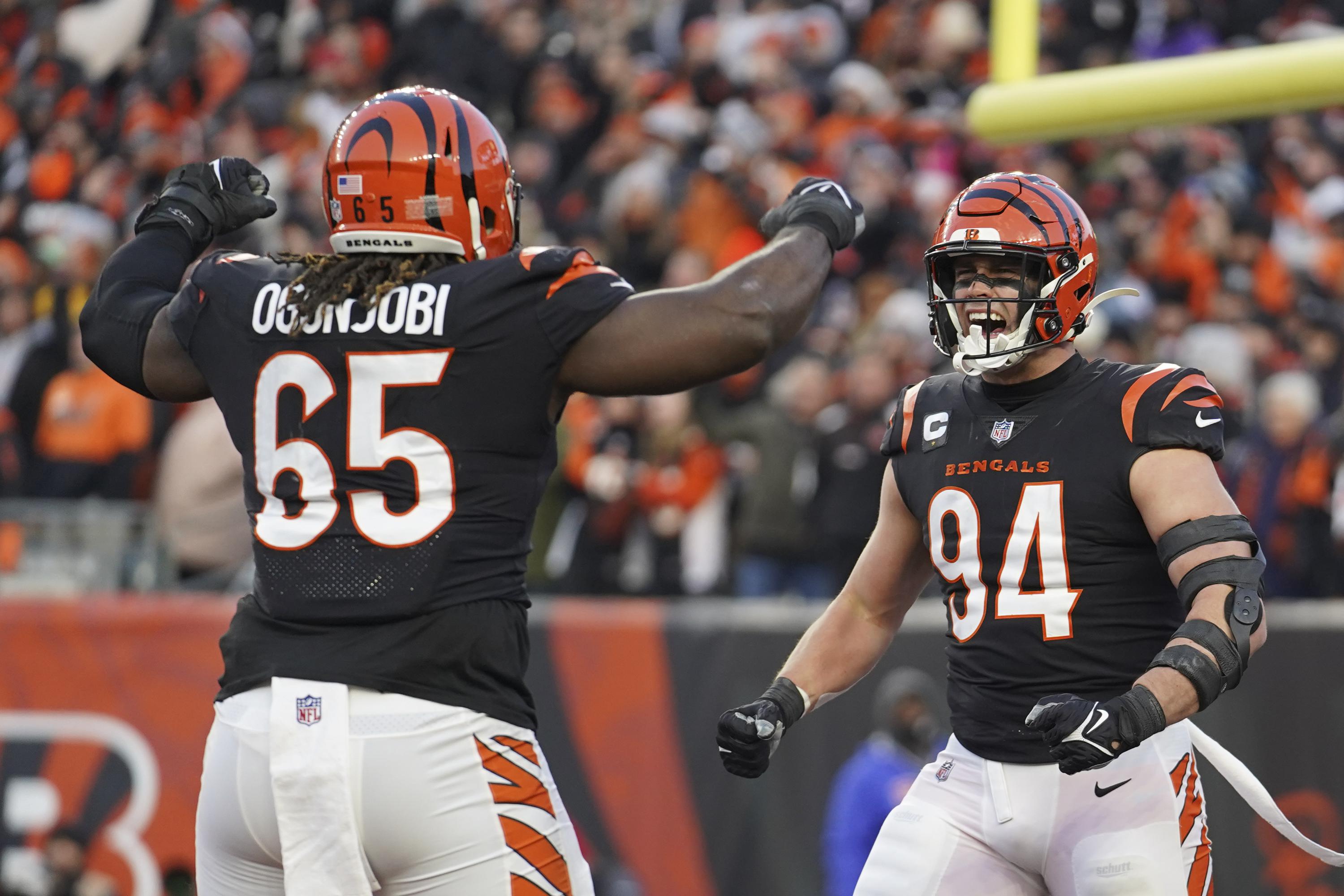 Bengals hold on, finally win in playoffs, 26-19 over Raiders | AP News