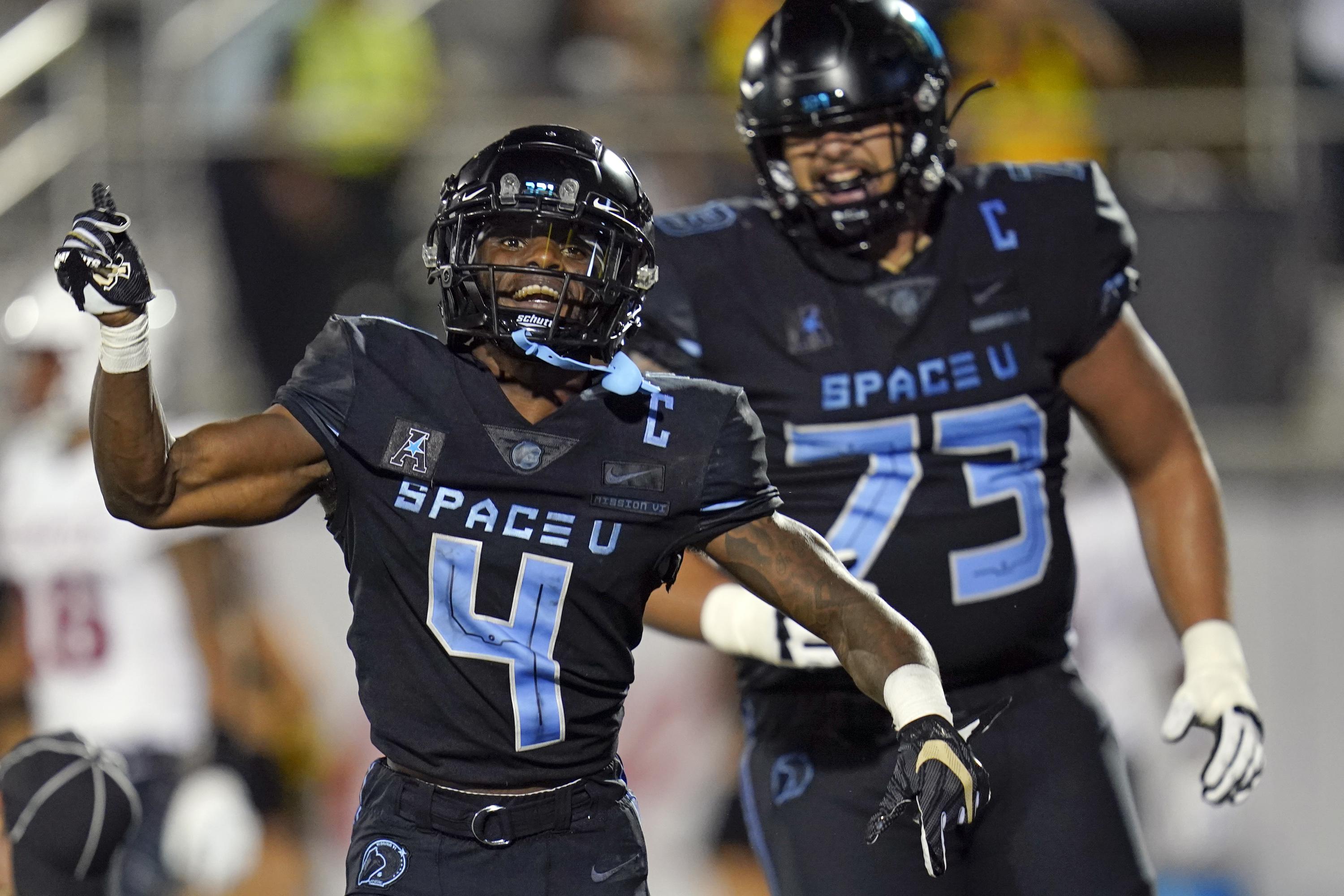 Plumlee accounts for 7 TDs, UCF "Citronauts" rout Temple | AP News