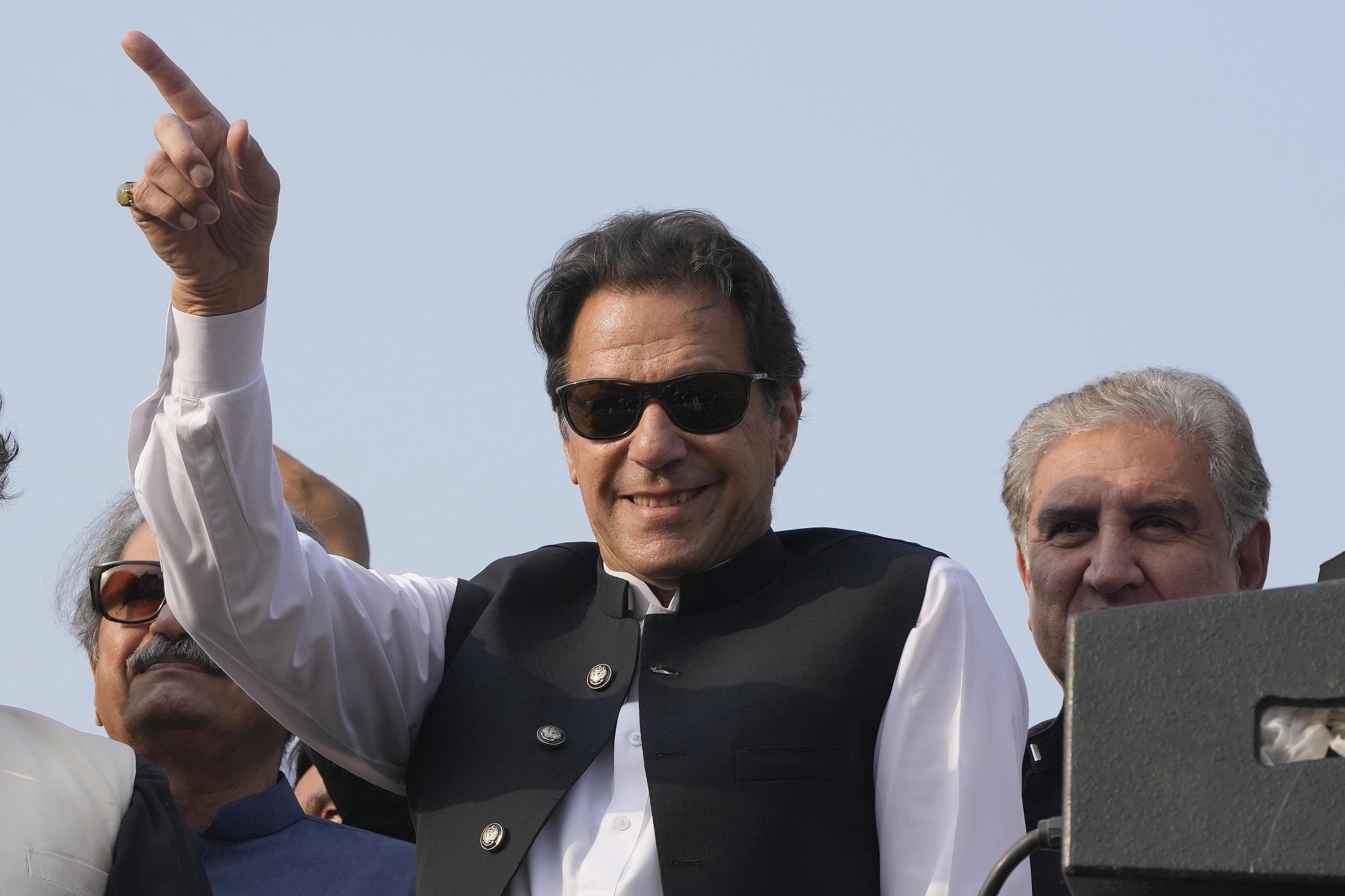 Pakistani ex-PM Khan, supporters start march to Islamabad | AP News