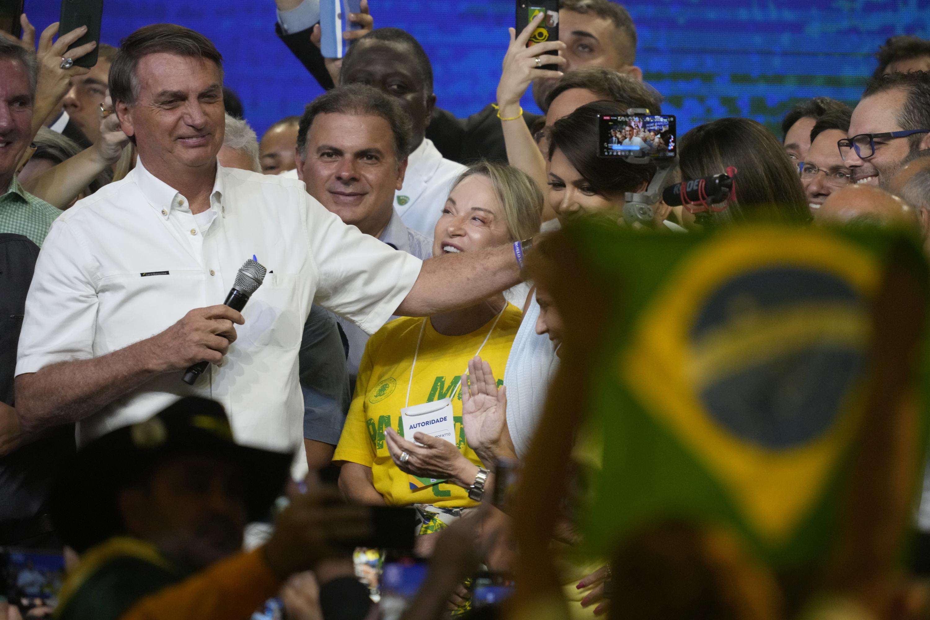 Brazil's Bolsonaro shakes up administration, eying election | AP News