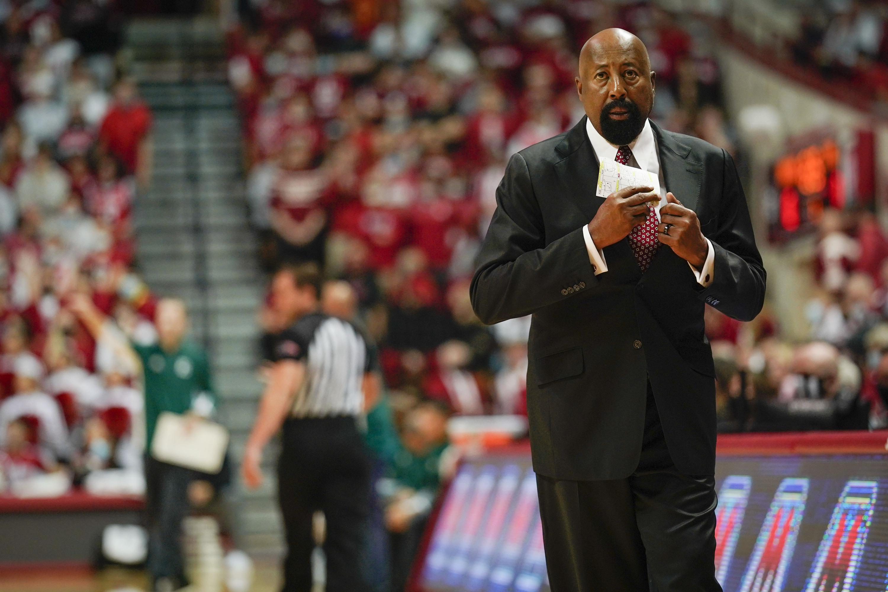 Woodson rekindles Knight memories as new coaches make debuts | AP News
