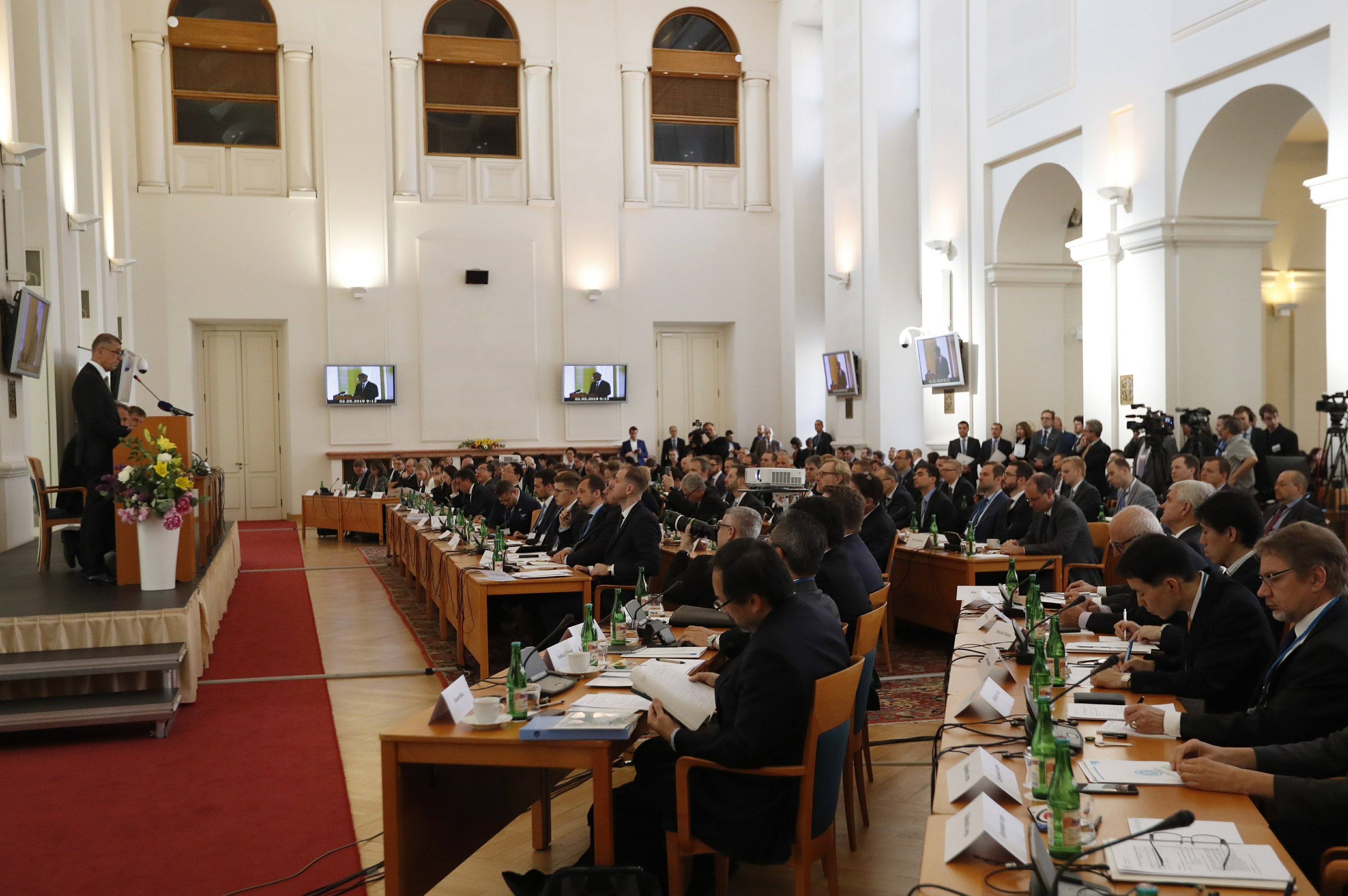 Cyber officials call for coordinated 5G security approach | AP News