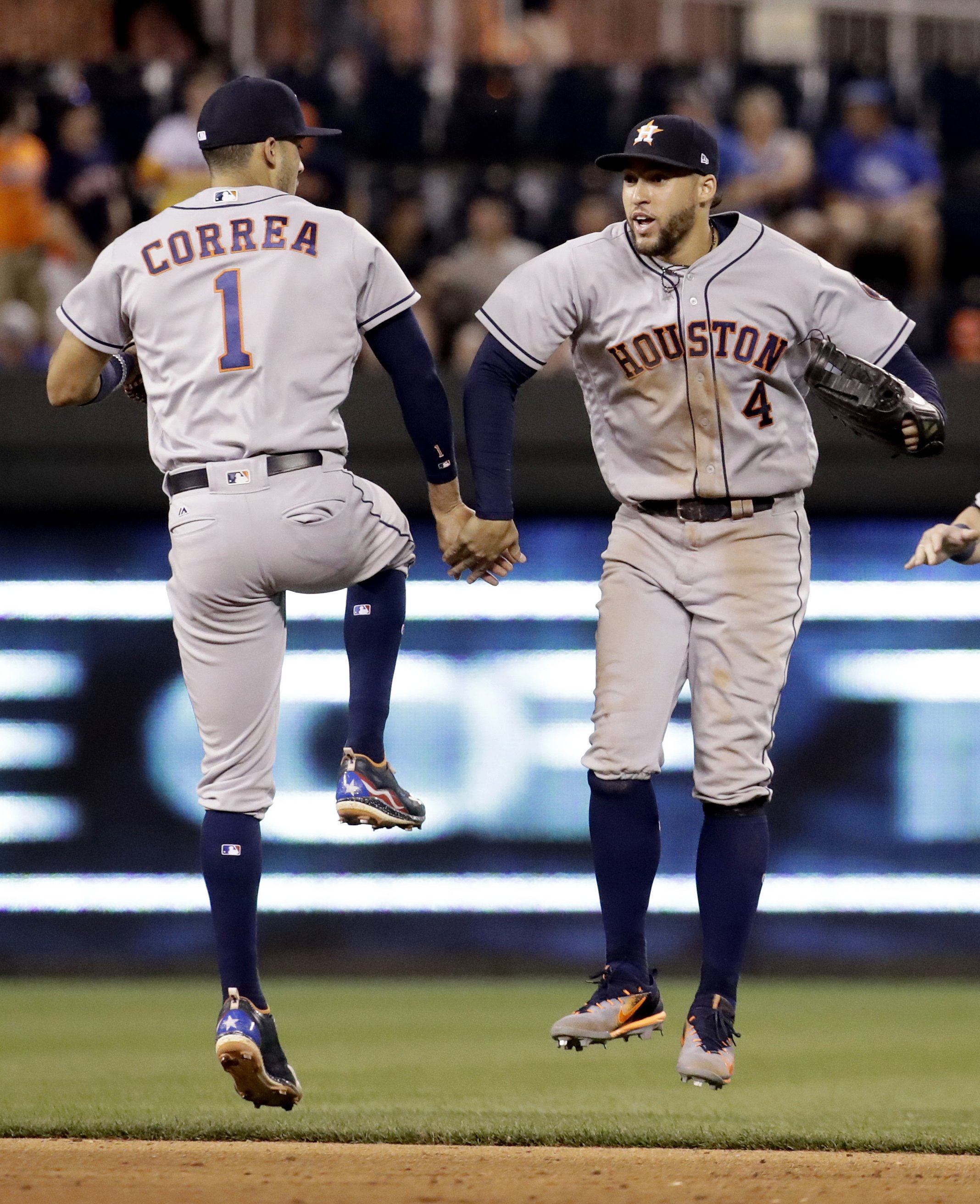 Astros score 5 in 9th to beat Royals 6-1 | AP News