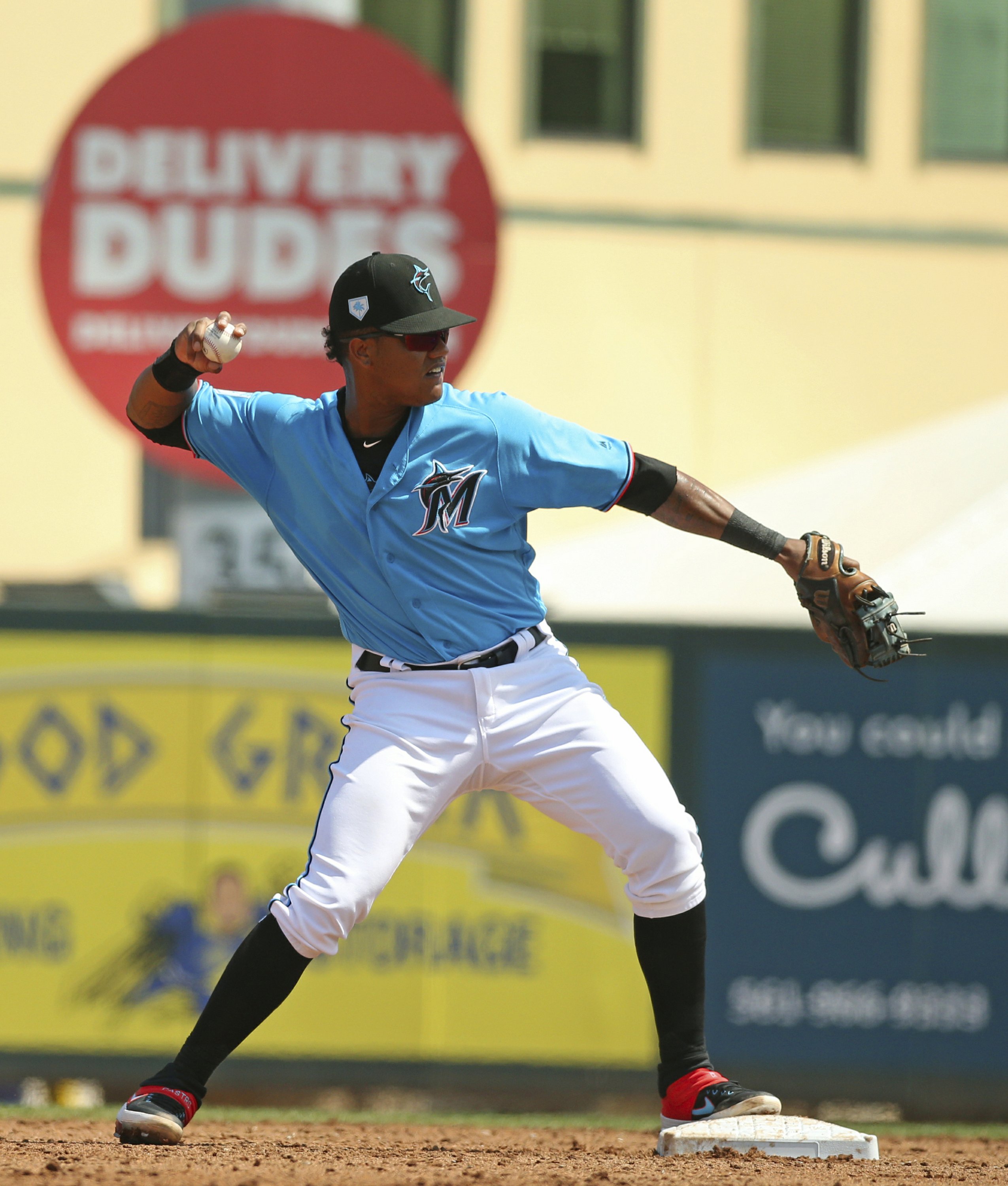 Starlin Castro, veterano en un joven equipo de Marlins | AP News