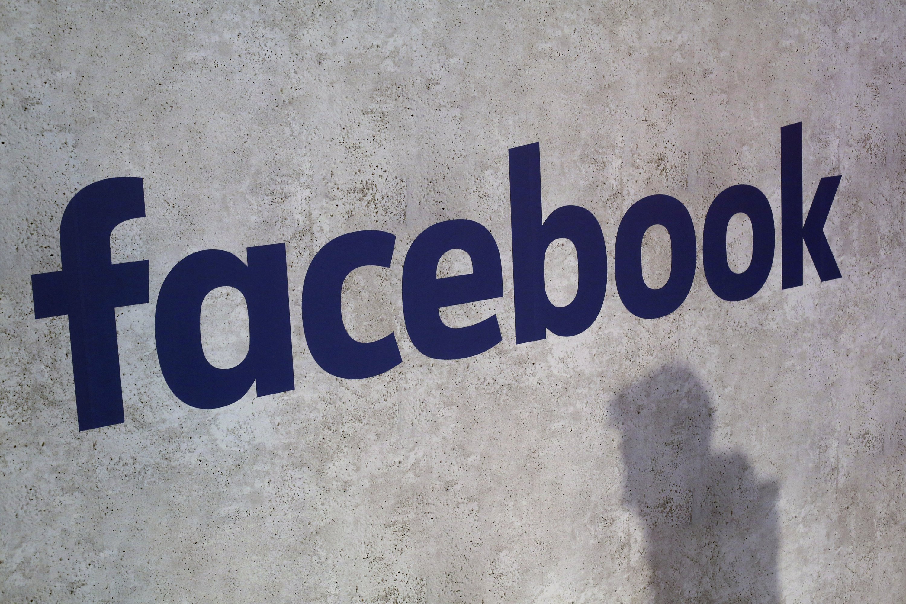 Facebook Users Still Waiting On Privacy Scandal Notices Ap News