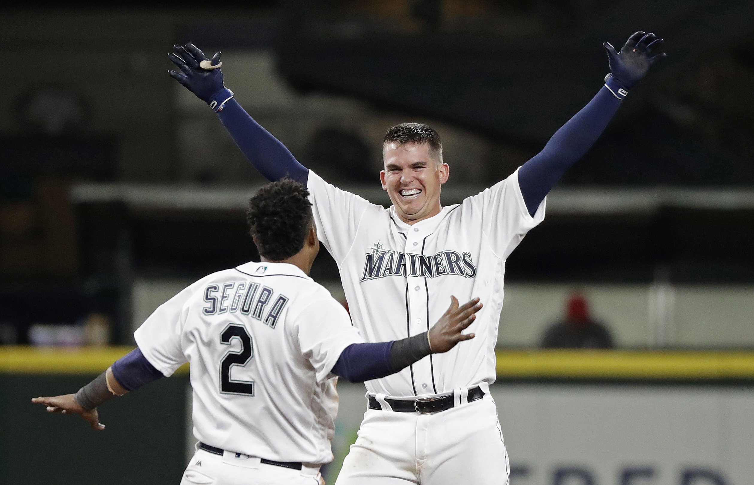 Healy the hero as Mariners beat Angels 9-8 in 11 innings | AP News