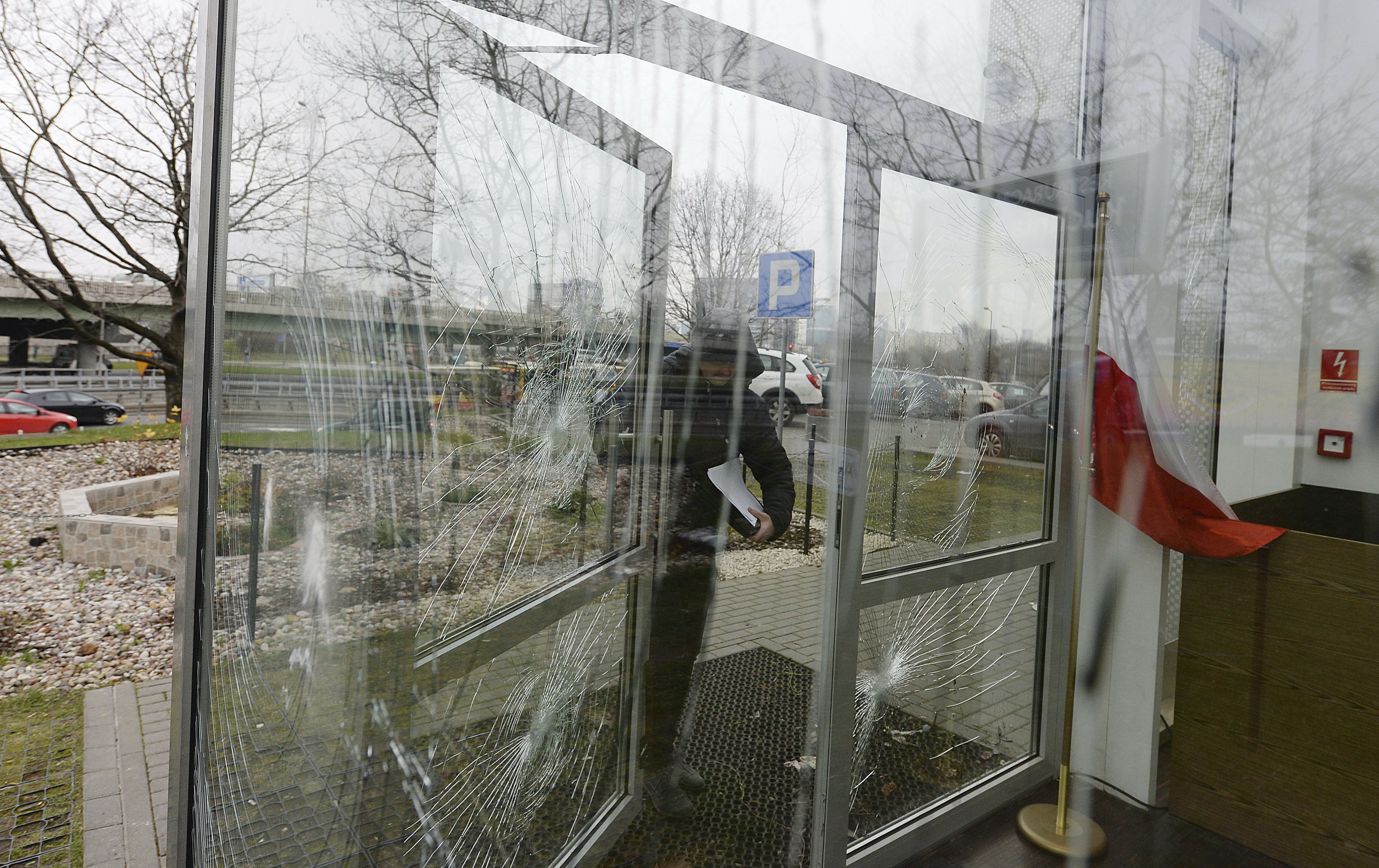 Poland probes mosque attack, far-right 'gallows' protest | AP News