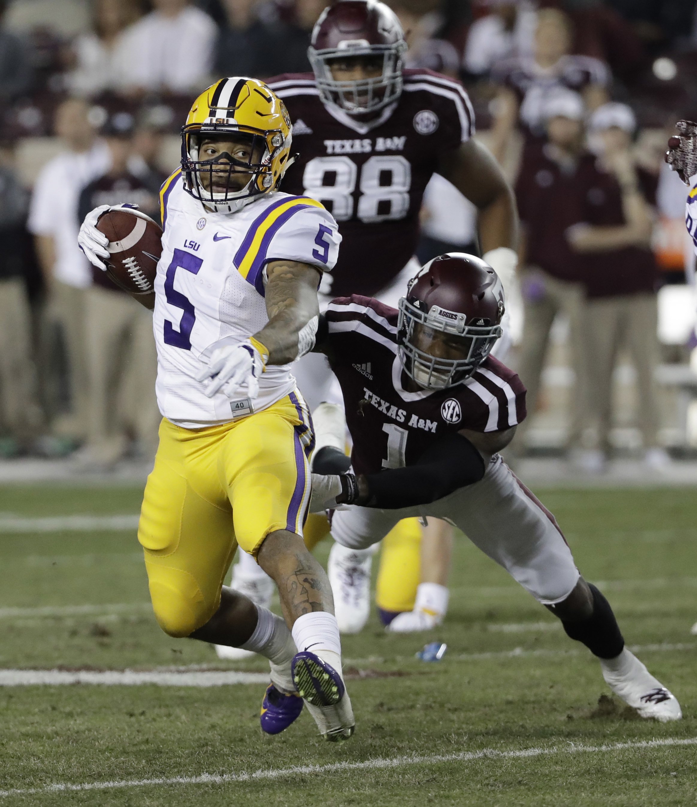 Guice runs for LSU-record 285 yards, No. 25 Tigers roll | AP News