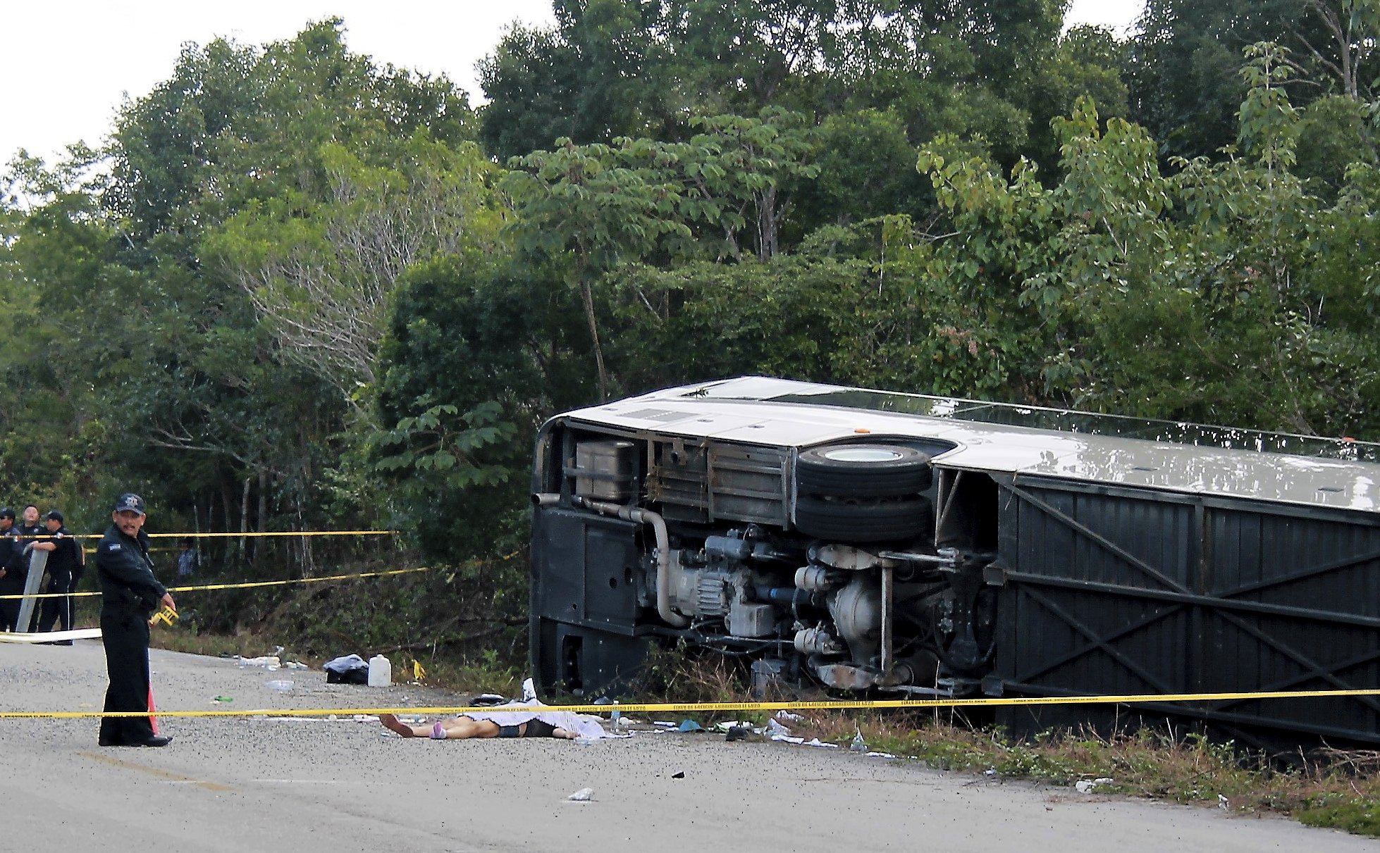 8 Americans, 2 Swedes, 1 Canadian dead in Mexican bus crash | AP News