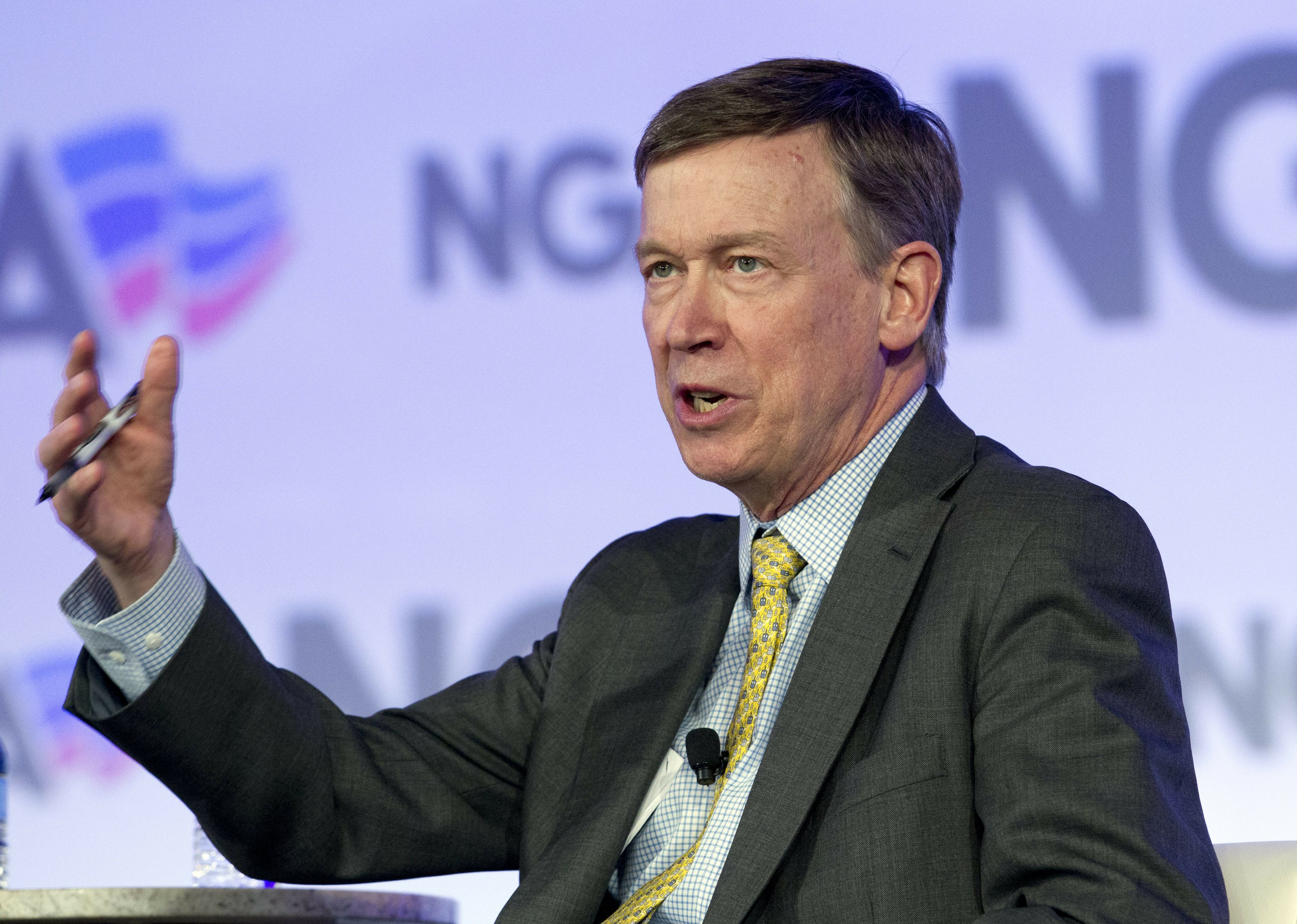 Beyond liberal base, some Democrats pitch to party moderates | AP News