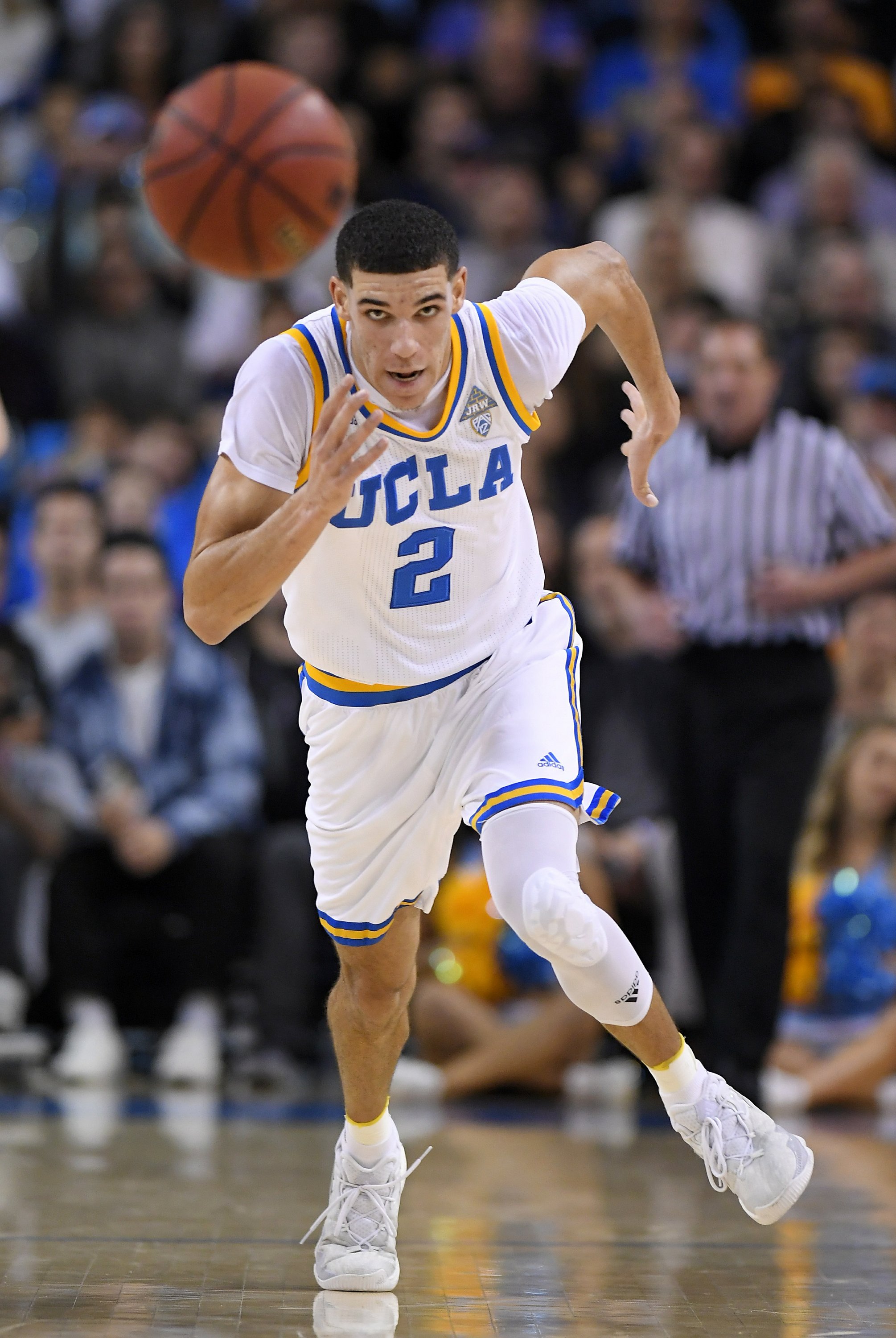 UCLA should hold at No. 2 after beating Michigan | AP News