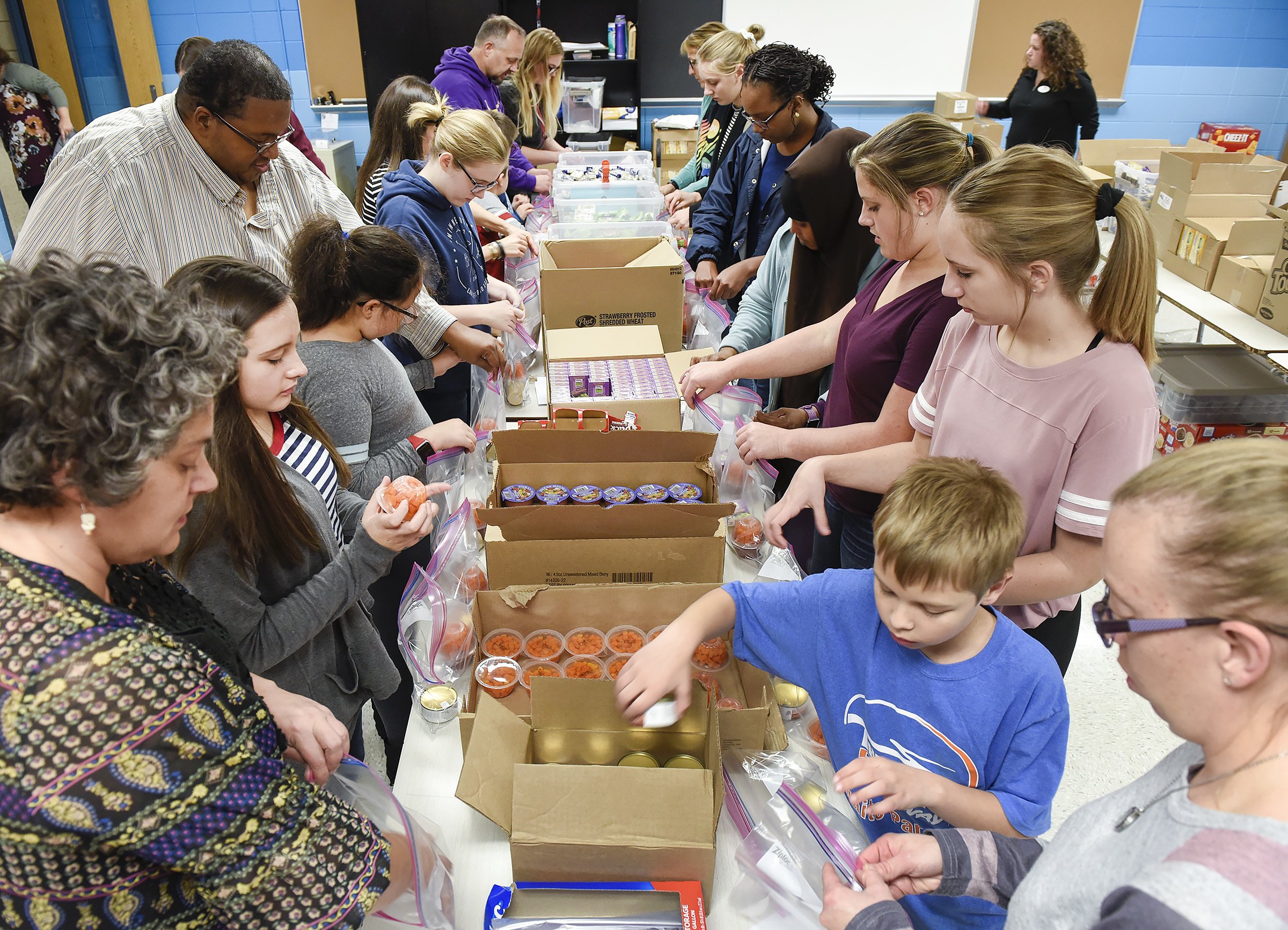 Parent-led group hopes to help hungry kids in Minnesota | AP News
