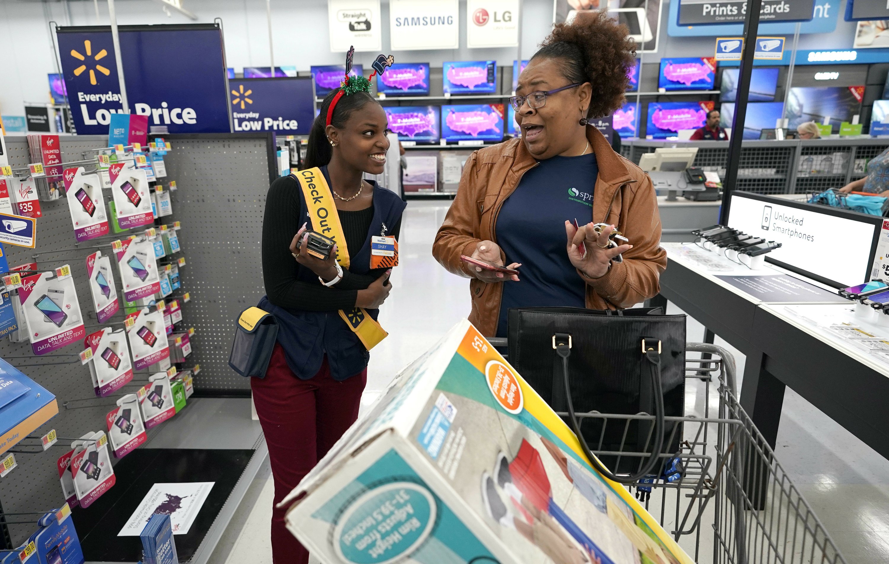 A holiday miracle? Stores try to cut down on long lines | AP News