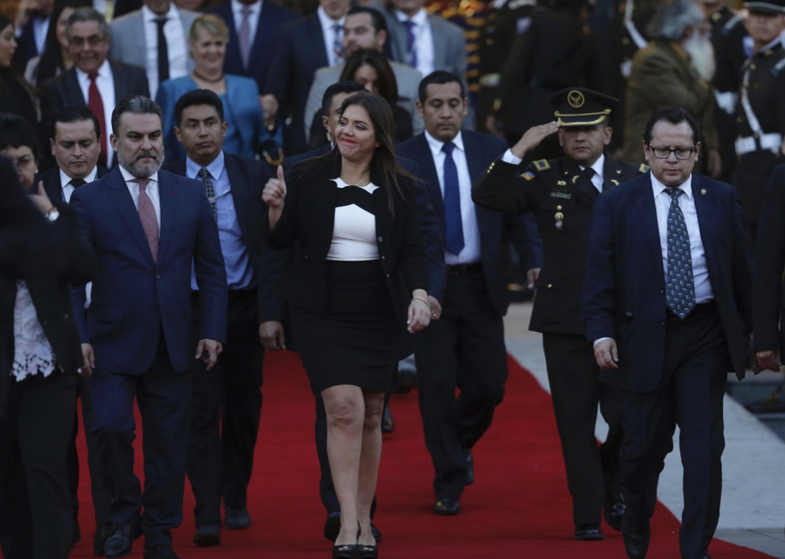Asamblea elige nueva vicepresidenta en Ecuador | AP News