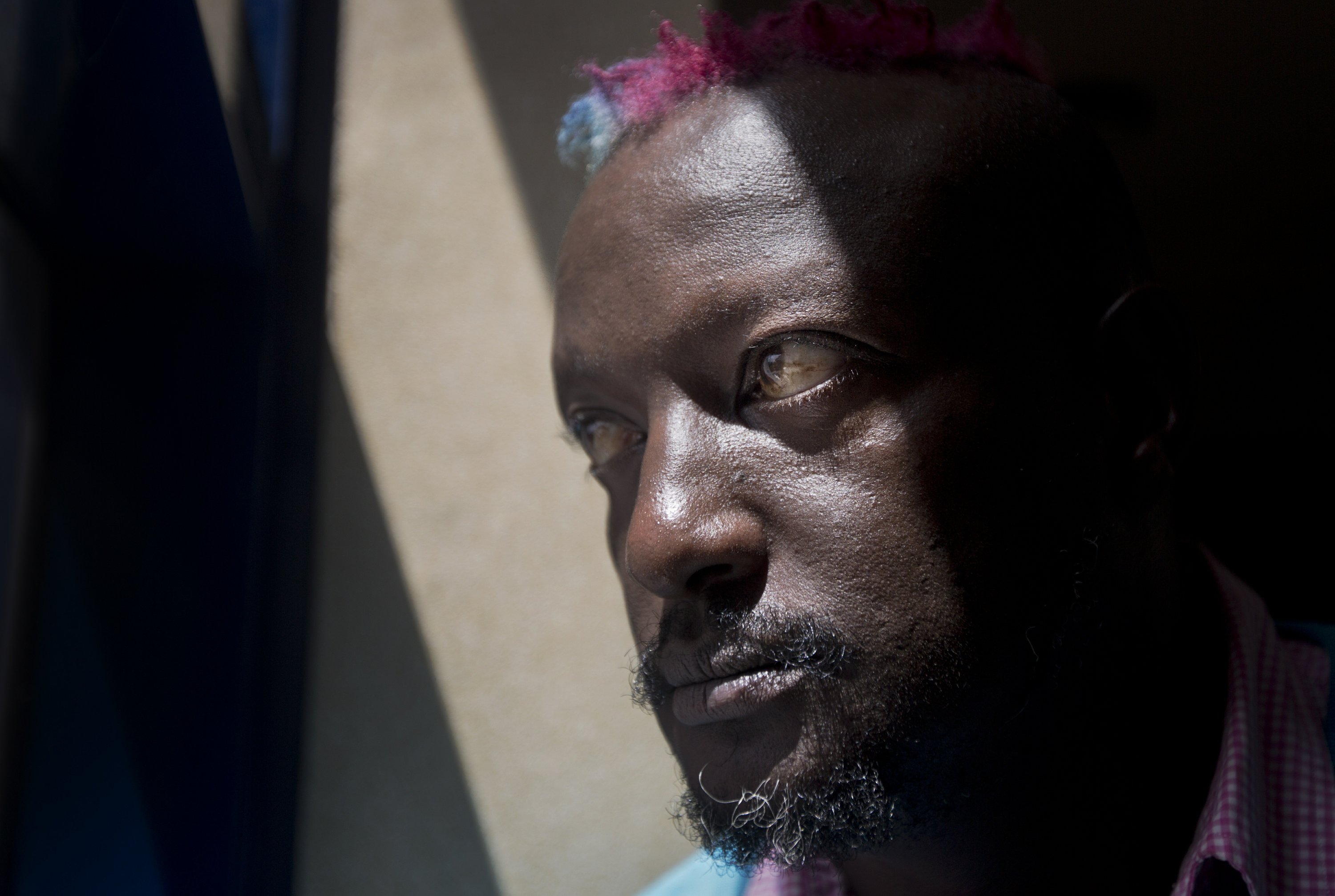Kenyan author, LGBT activist Binyavanga Wainaina dies at 48 | AP News