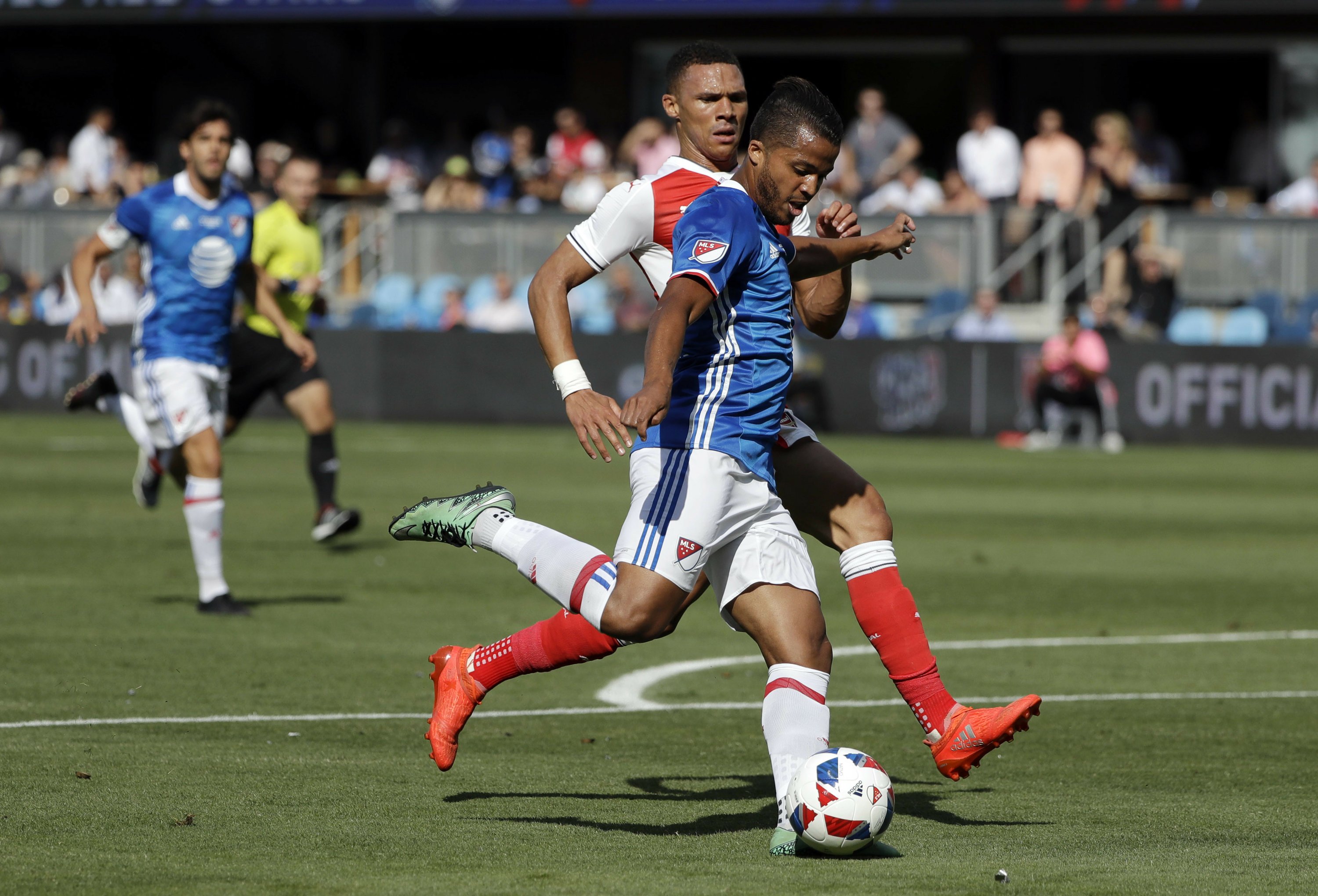 Akpom scores deciding goal as Arsenal tops MLS All-Stars 2-1 | AP News