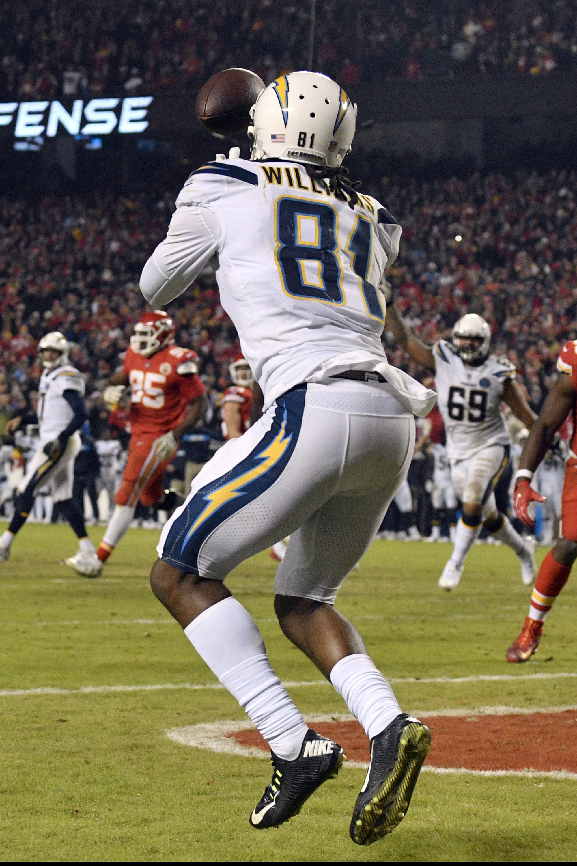 Rivers leads Chargers to last-second comeback win over KC | AP News