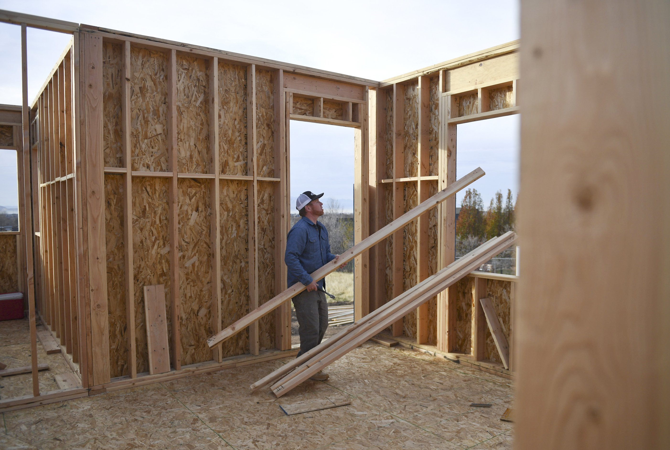 US homebuilder sentiment hits highest mark since 1999 | AP News