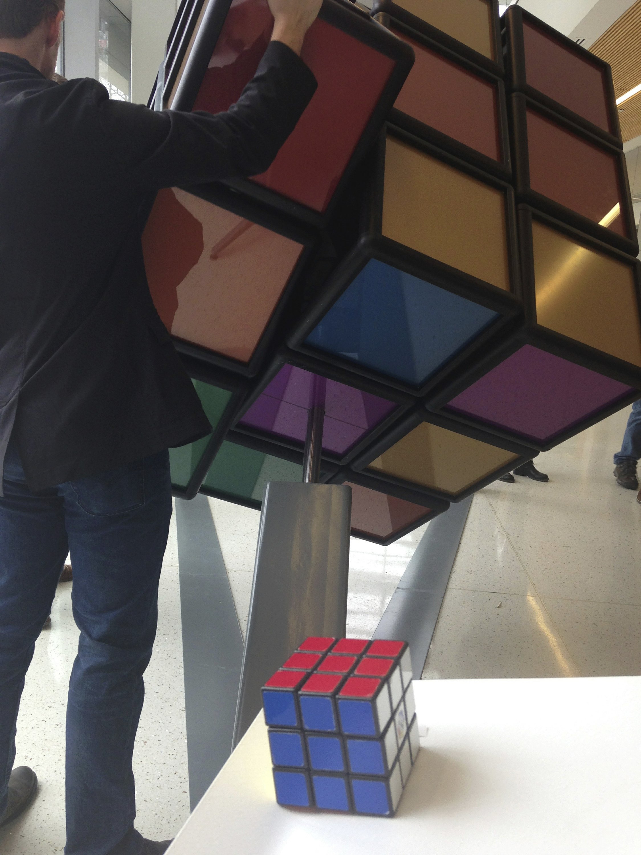 University of Michigan unveils 1,500-pound Rubik's Cube | AP News