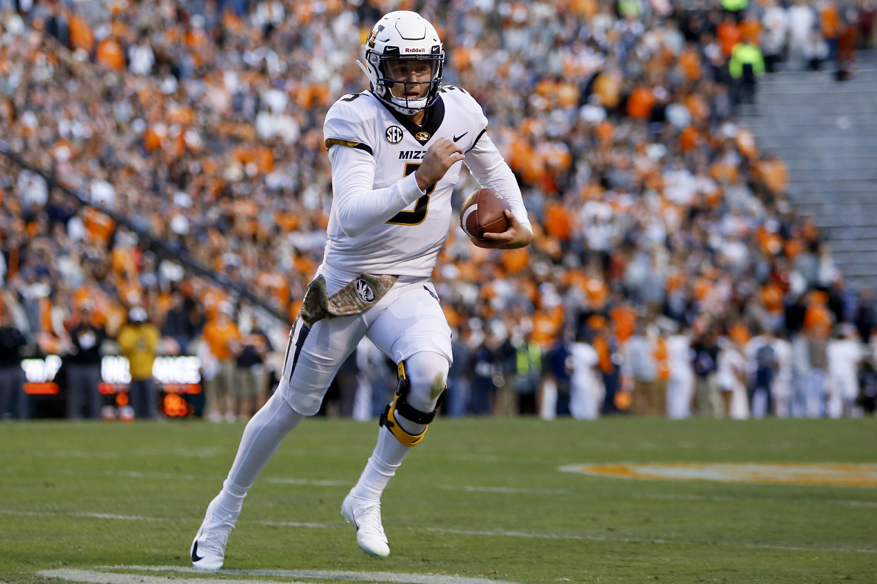 Missouri tries to finish on high note against Arkansas | AP News