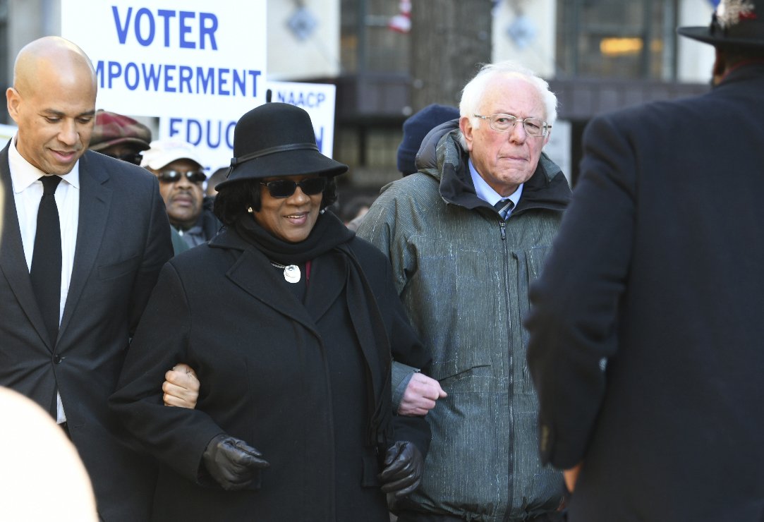 Sanders reaches out to black SC voters before 2020 decision | AP News