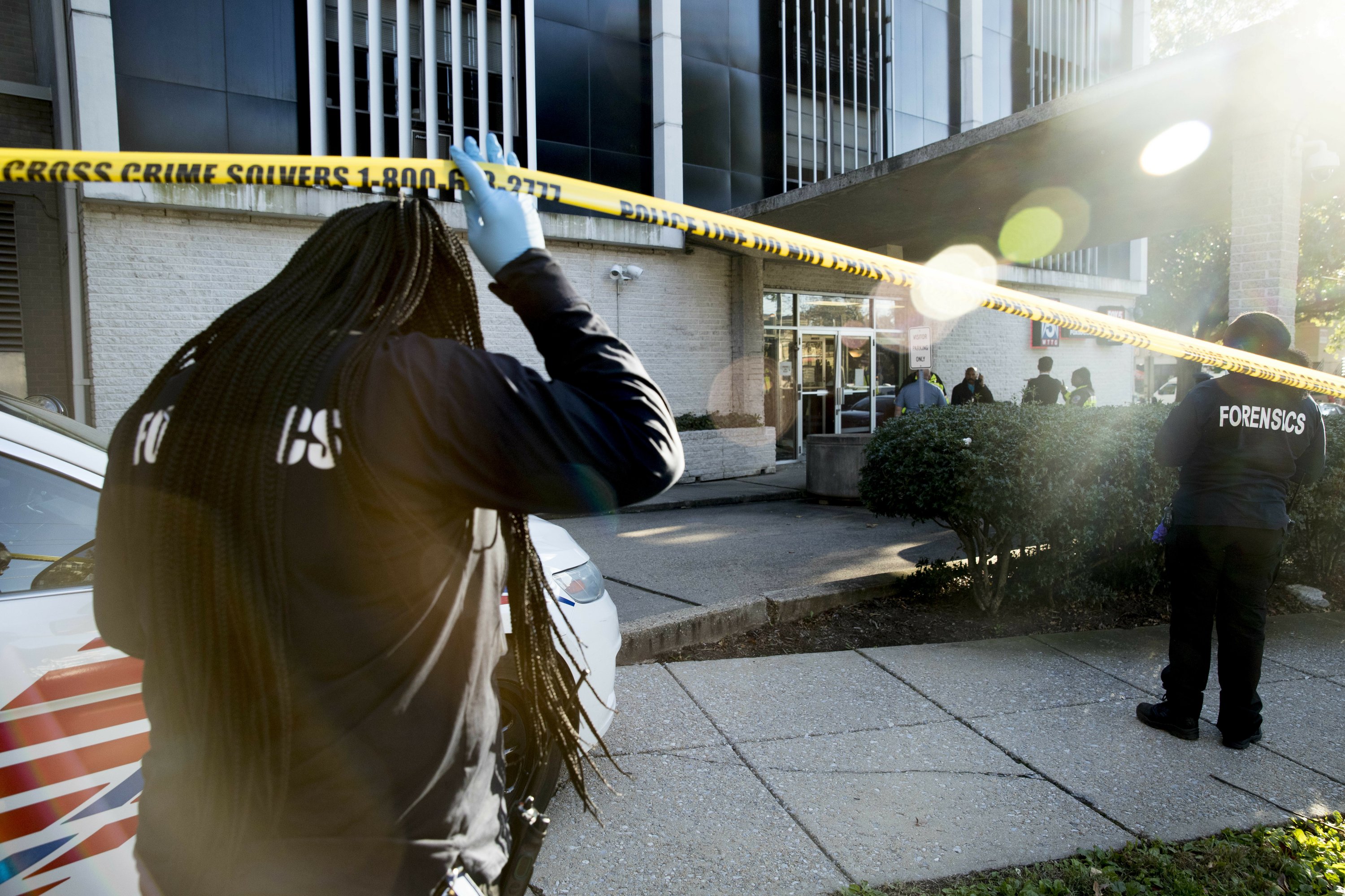 Man shot by guard in lobby of local Washington Fox station | AP News