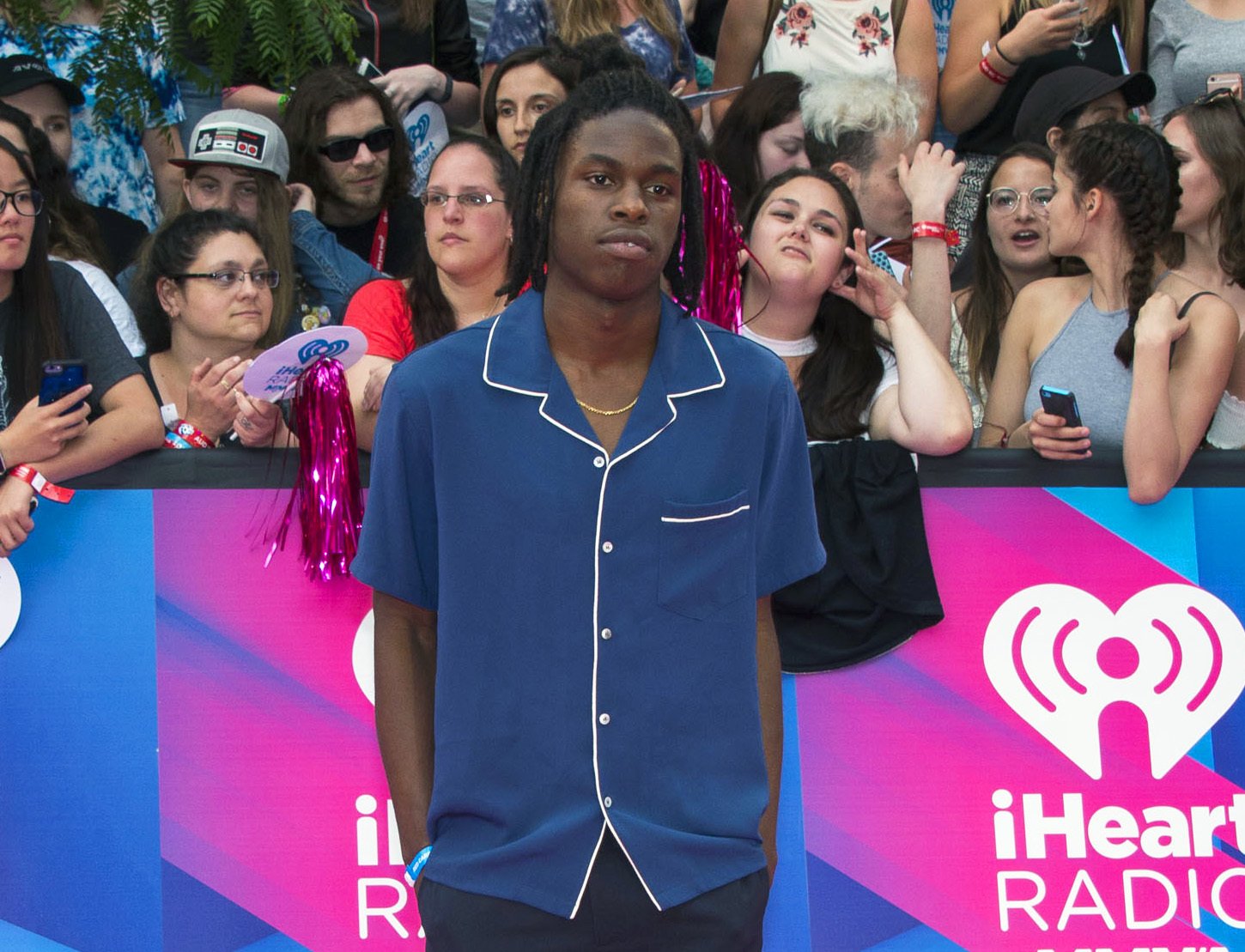 Rising singer Daniel Caesar blazes trail with celeb fan base | AP News