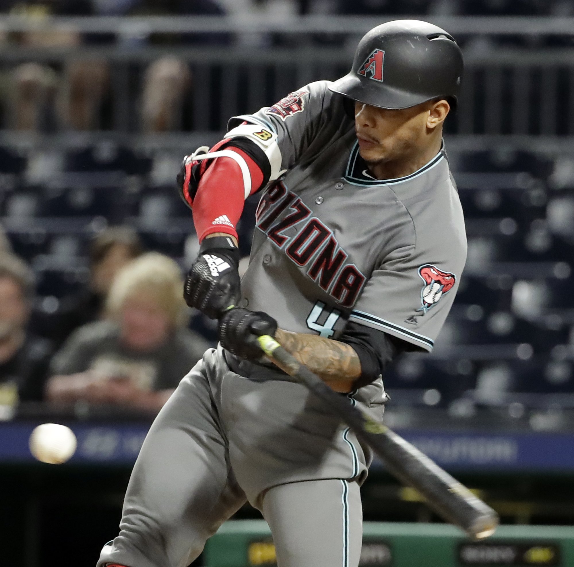 Marte da triunfo a Diamondbacks en duelo de pitcheo | AP News