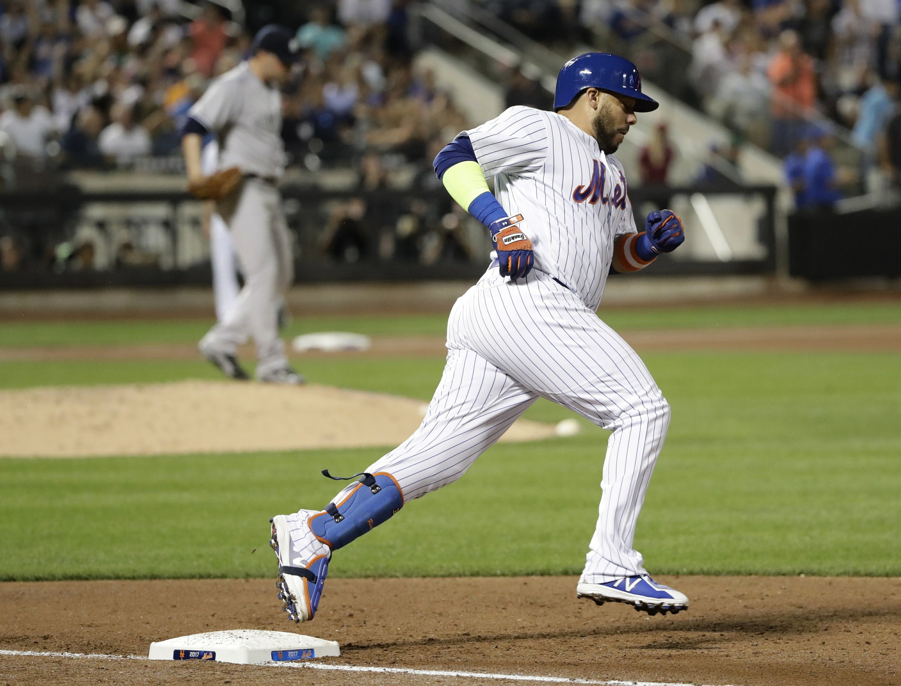 Cubs claim C Rivera off waivers from New York Mets | AP News