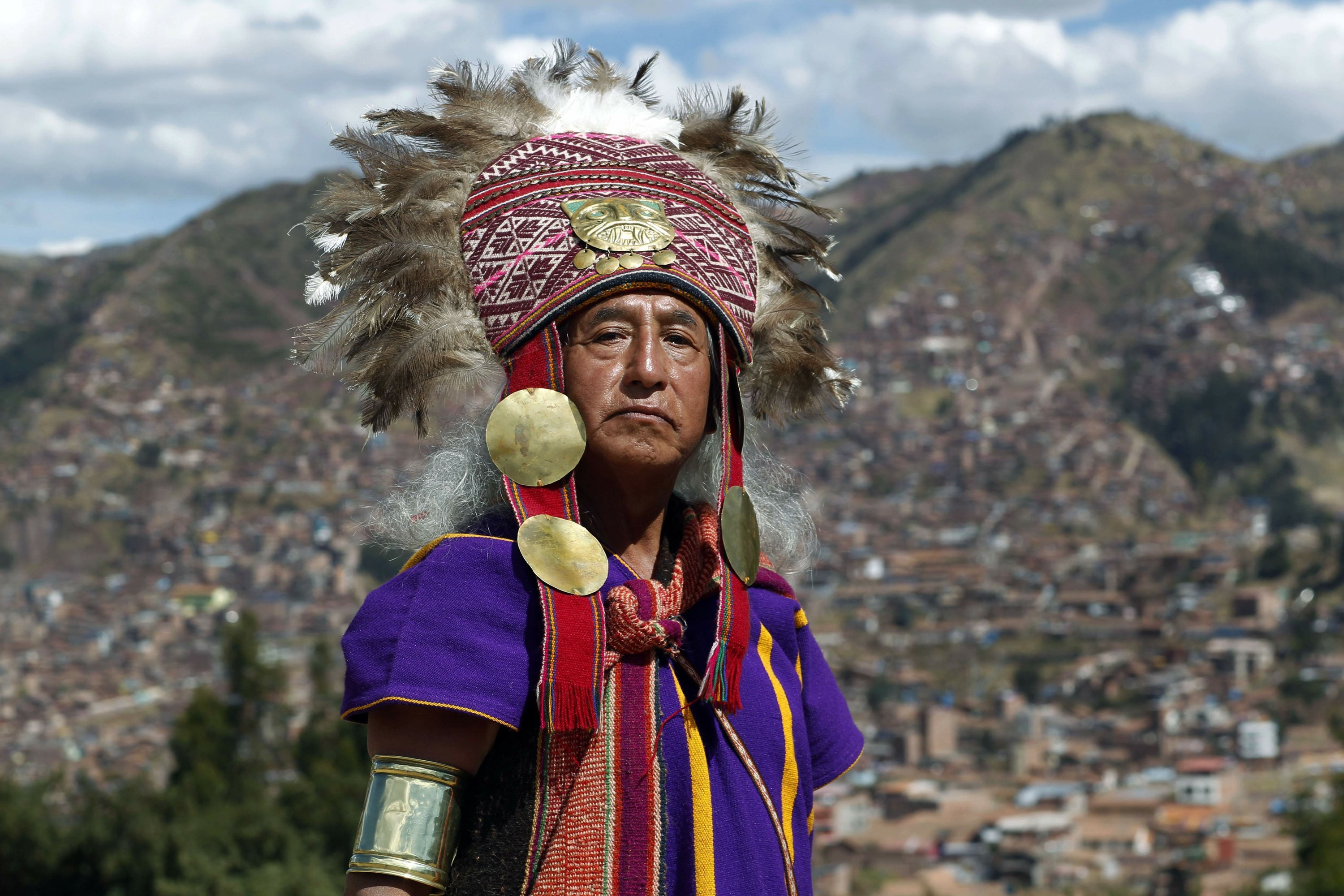 Multitudinaria festividad inca rinde homenaje al Sol | AP News