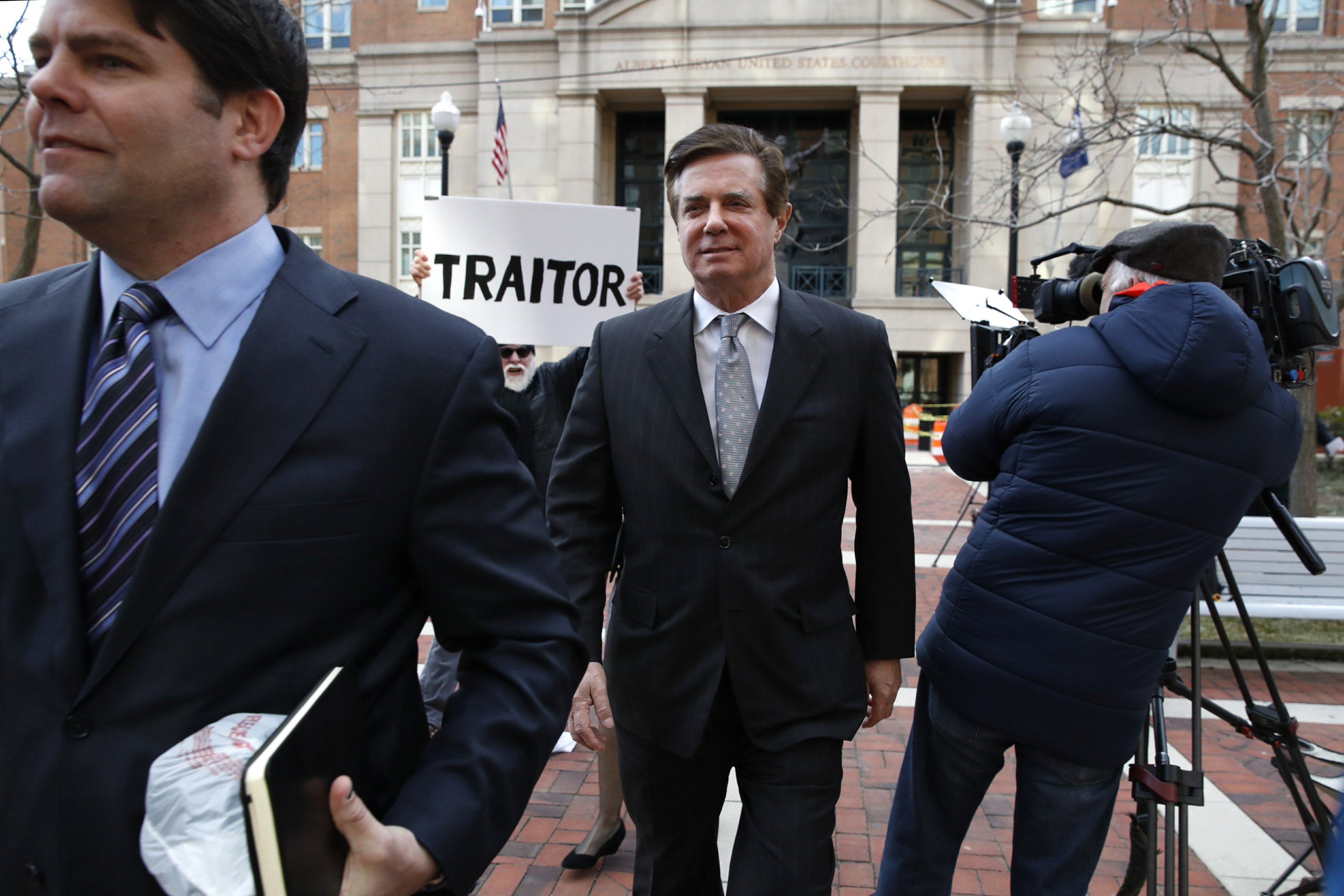 Judge in Virginia lets case against Manafort move forward | AP News