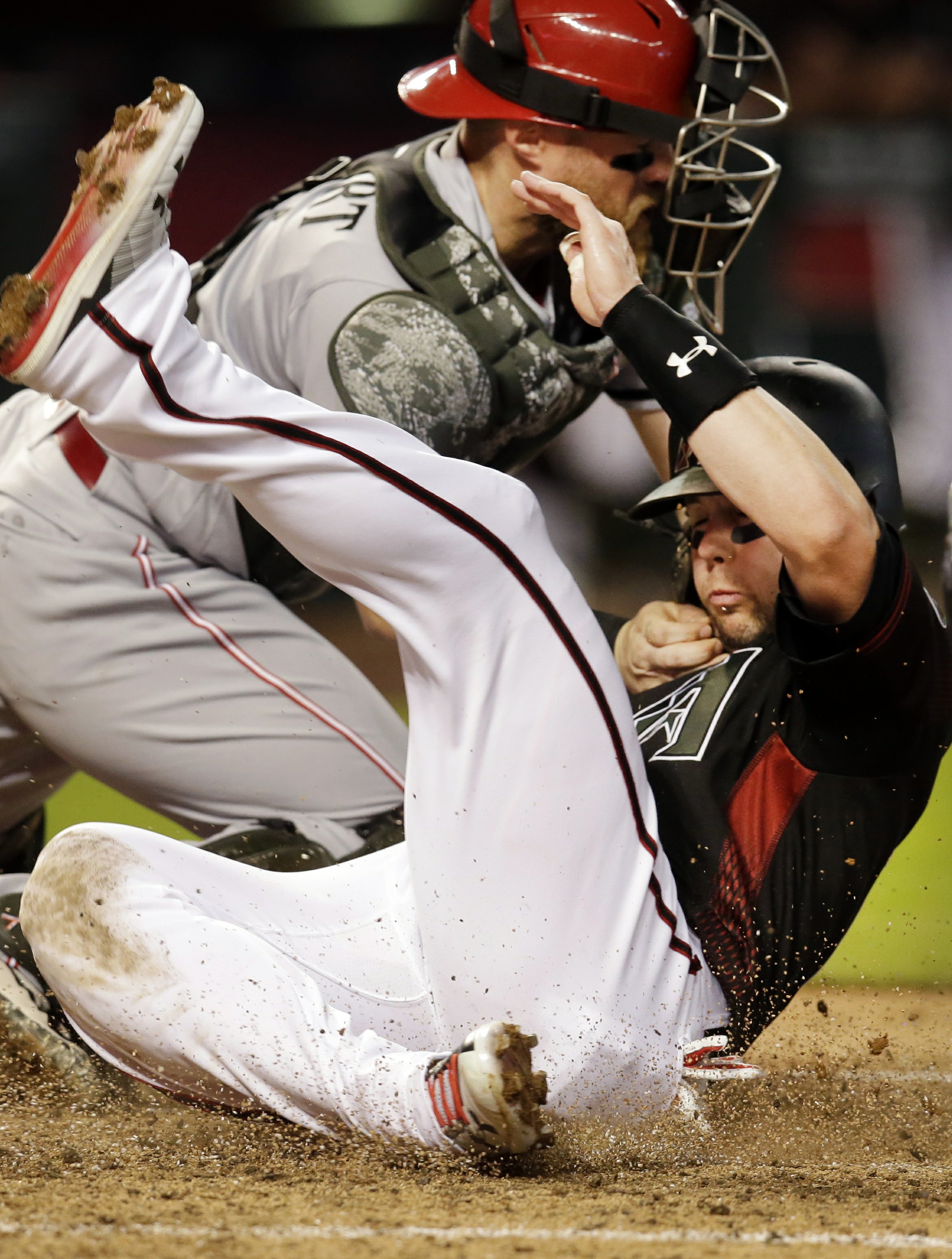 D-backs hit 3 HRs, offense erupts for 12-5 win over Reds | AP News