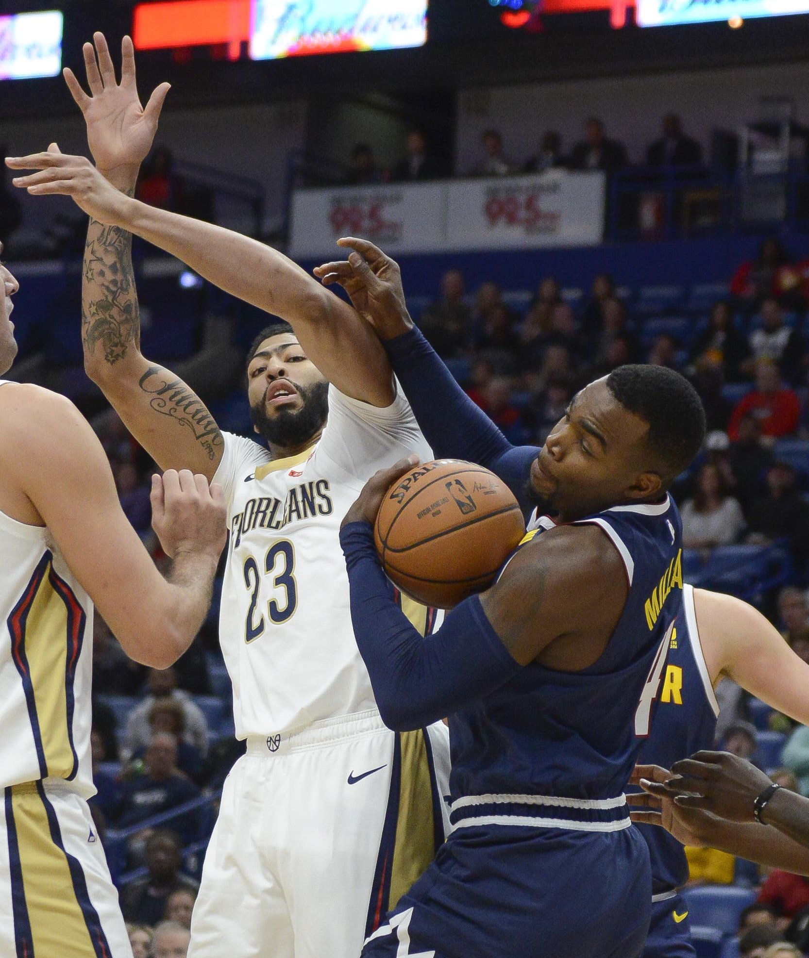 Davis anota 40, Pelicans vencen a Nuggets por 125-115 | AP News