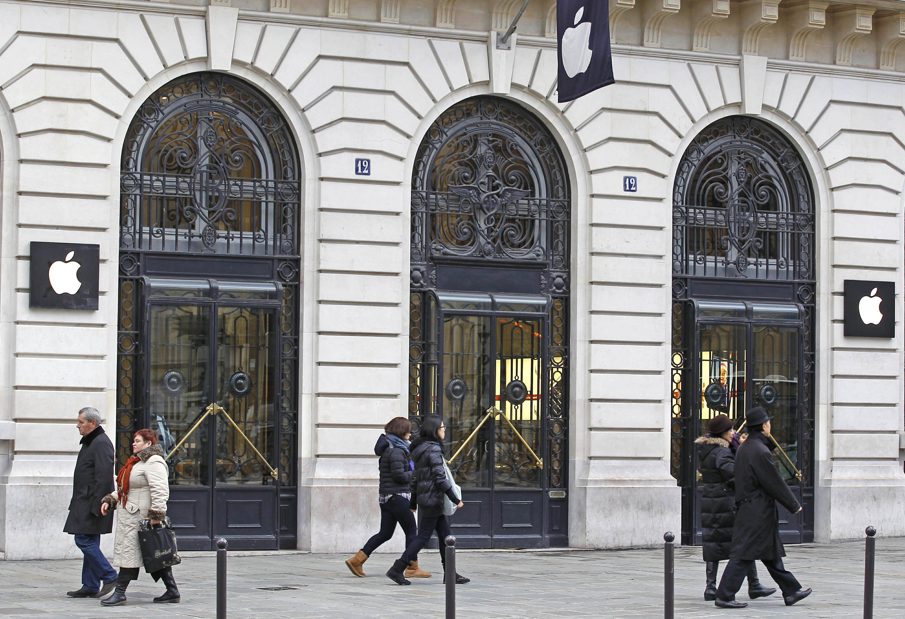 France investigating Apple's secret slowdown of old iPhones | AP News