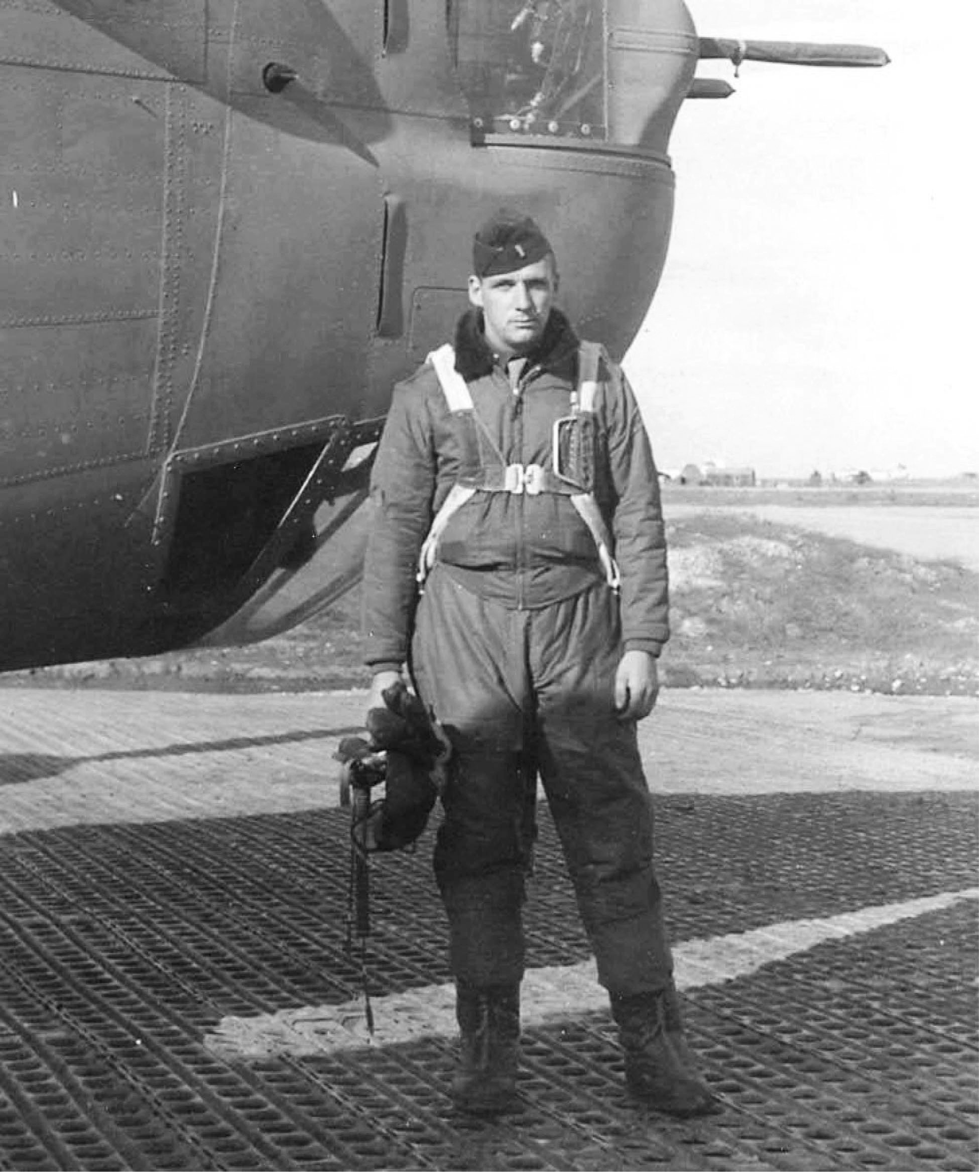WWII pilot's remains will join those of his son at Arlington | AP News