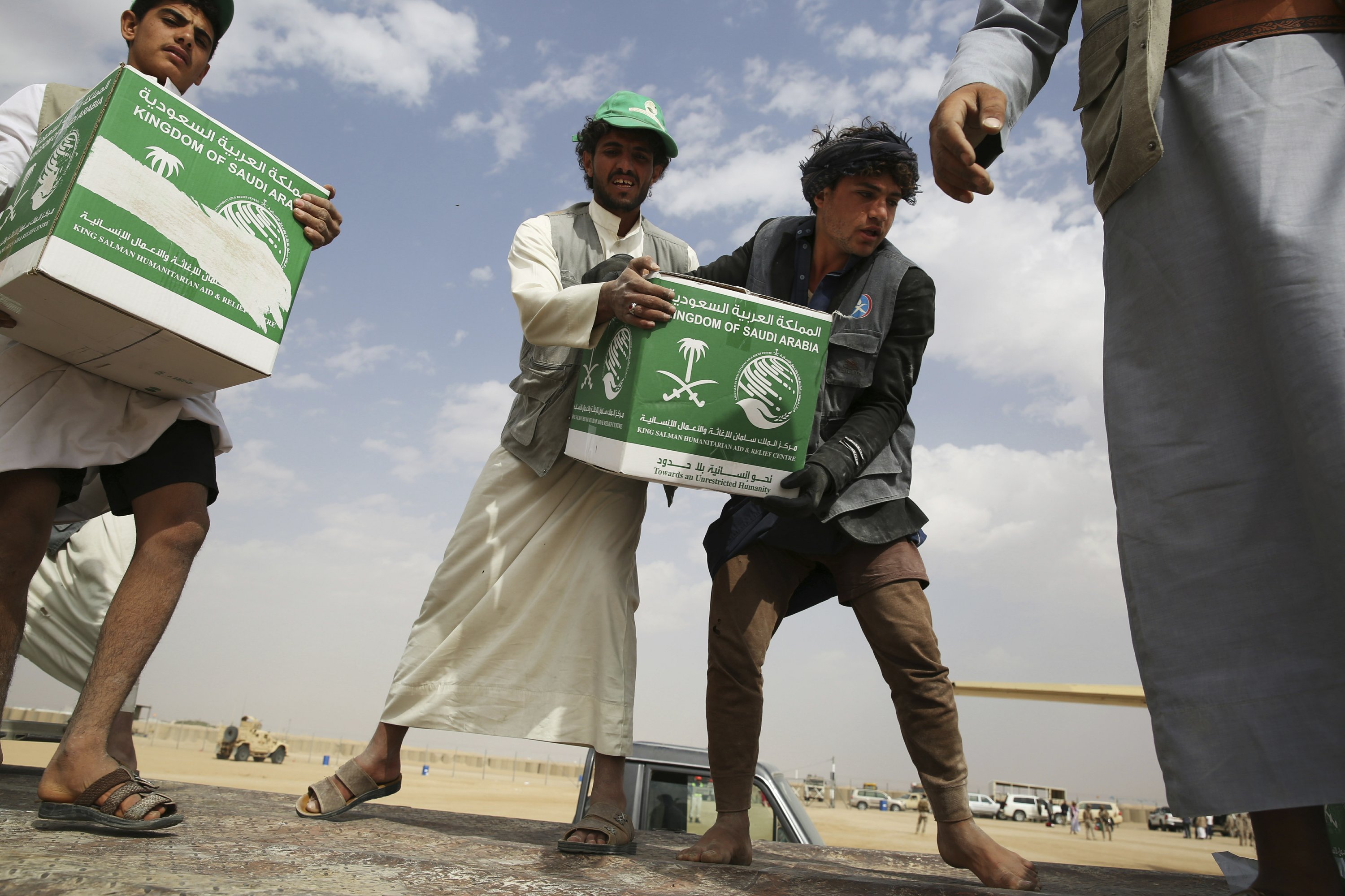Saudi Arabia, at war with Yemen rebels, sends aid to nation | AP News
