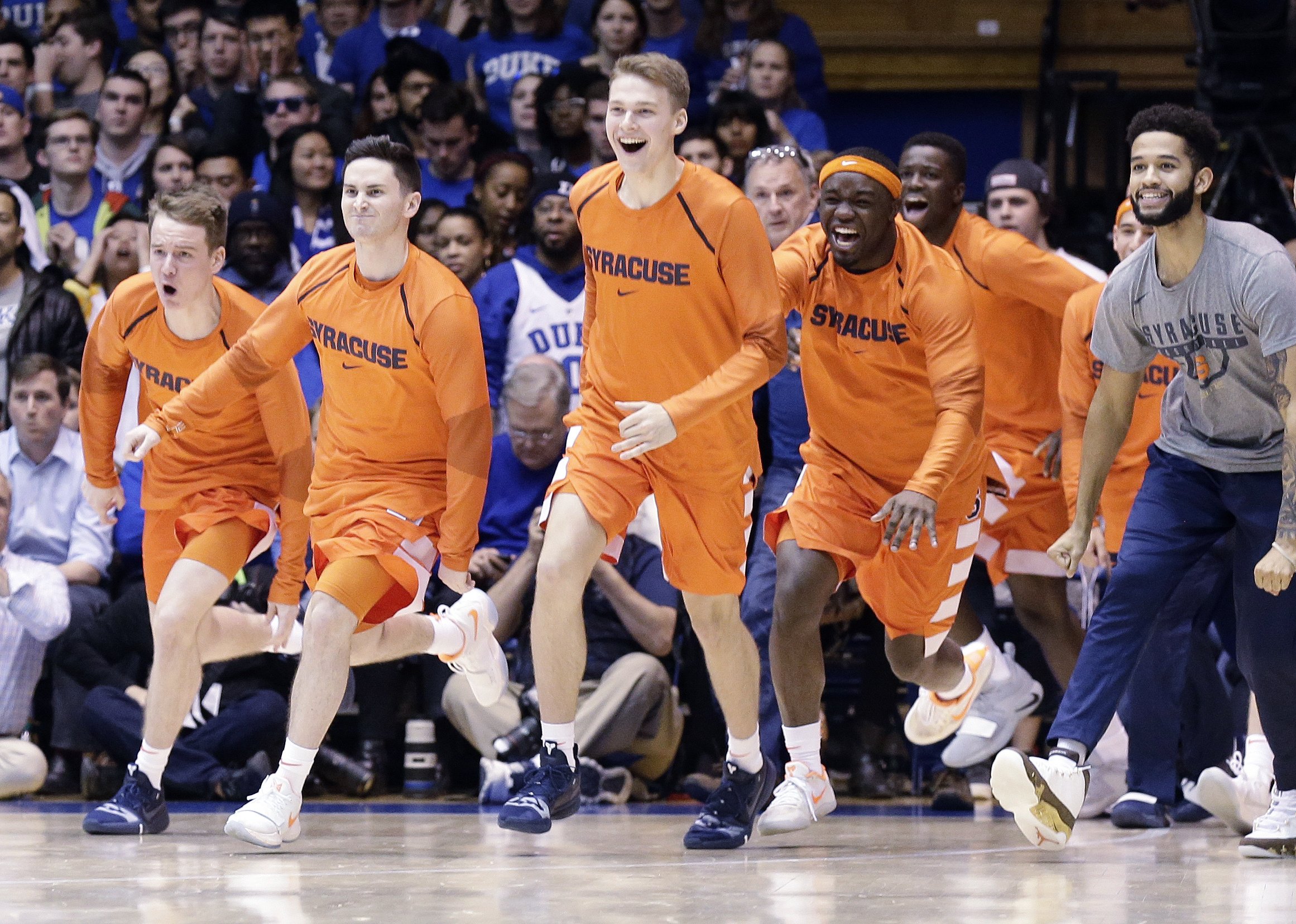 Syracuse upsets No. 1 Duke 95-91 in OT after Jones' injury | AP News
