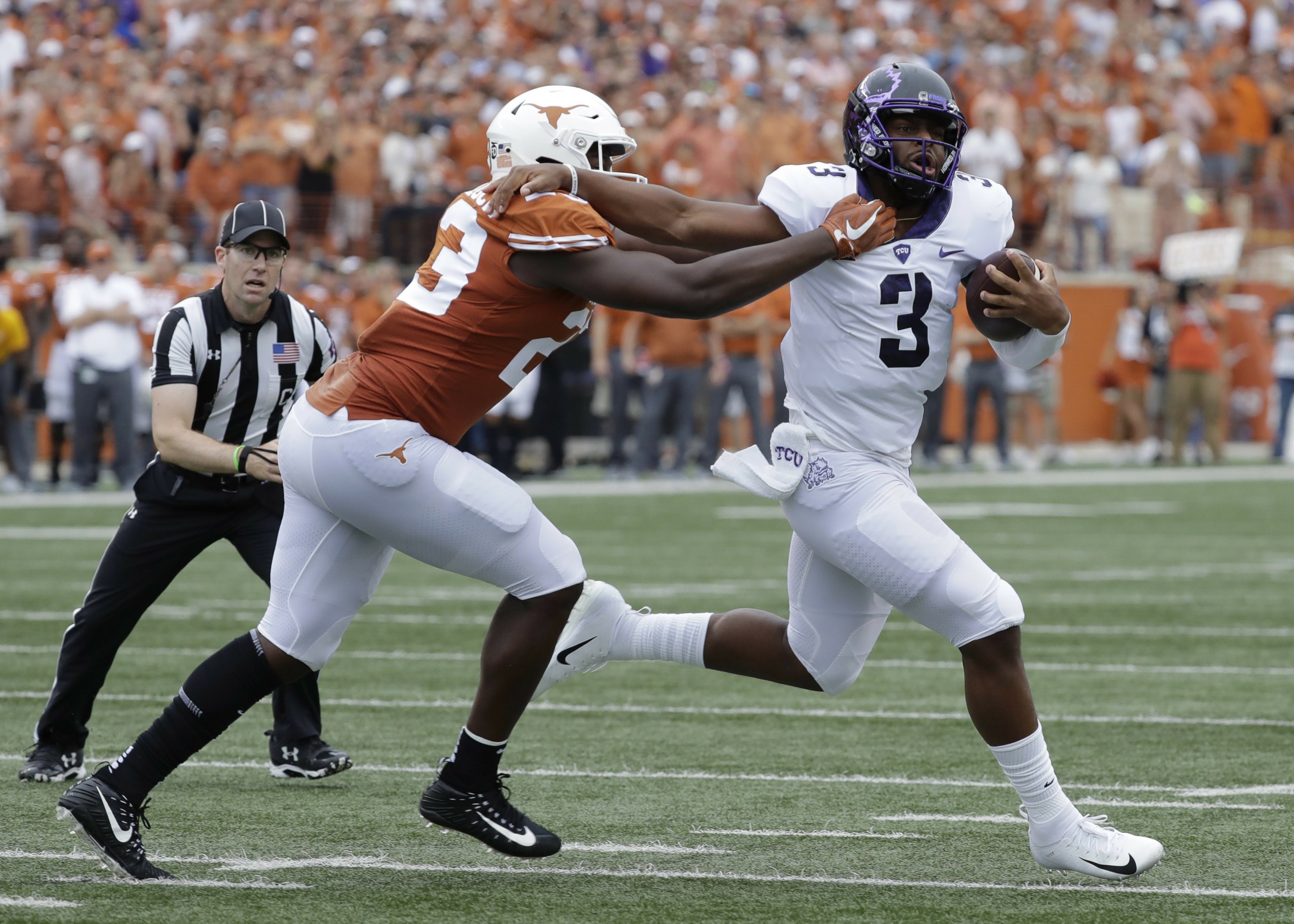 Texas ends 4-year skid against No. 17 TCU 31-16 | AP News