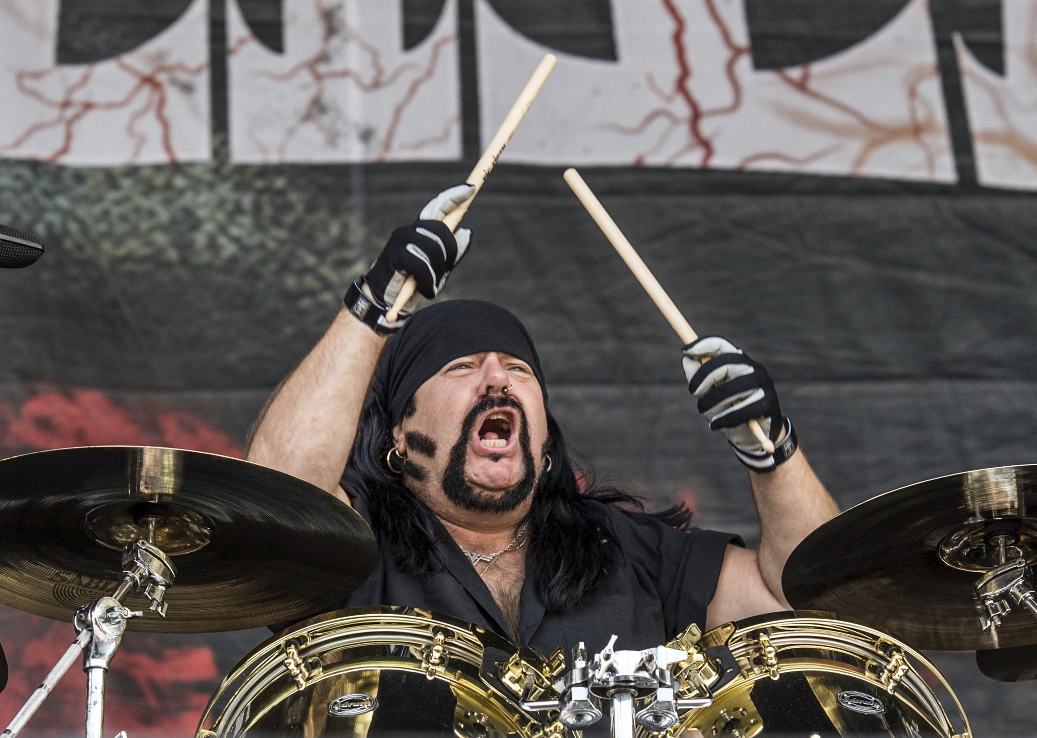 Coroner: Pantera drummer Vinnie Paul died of heart disease | AP News