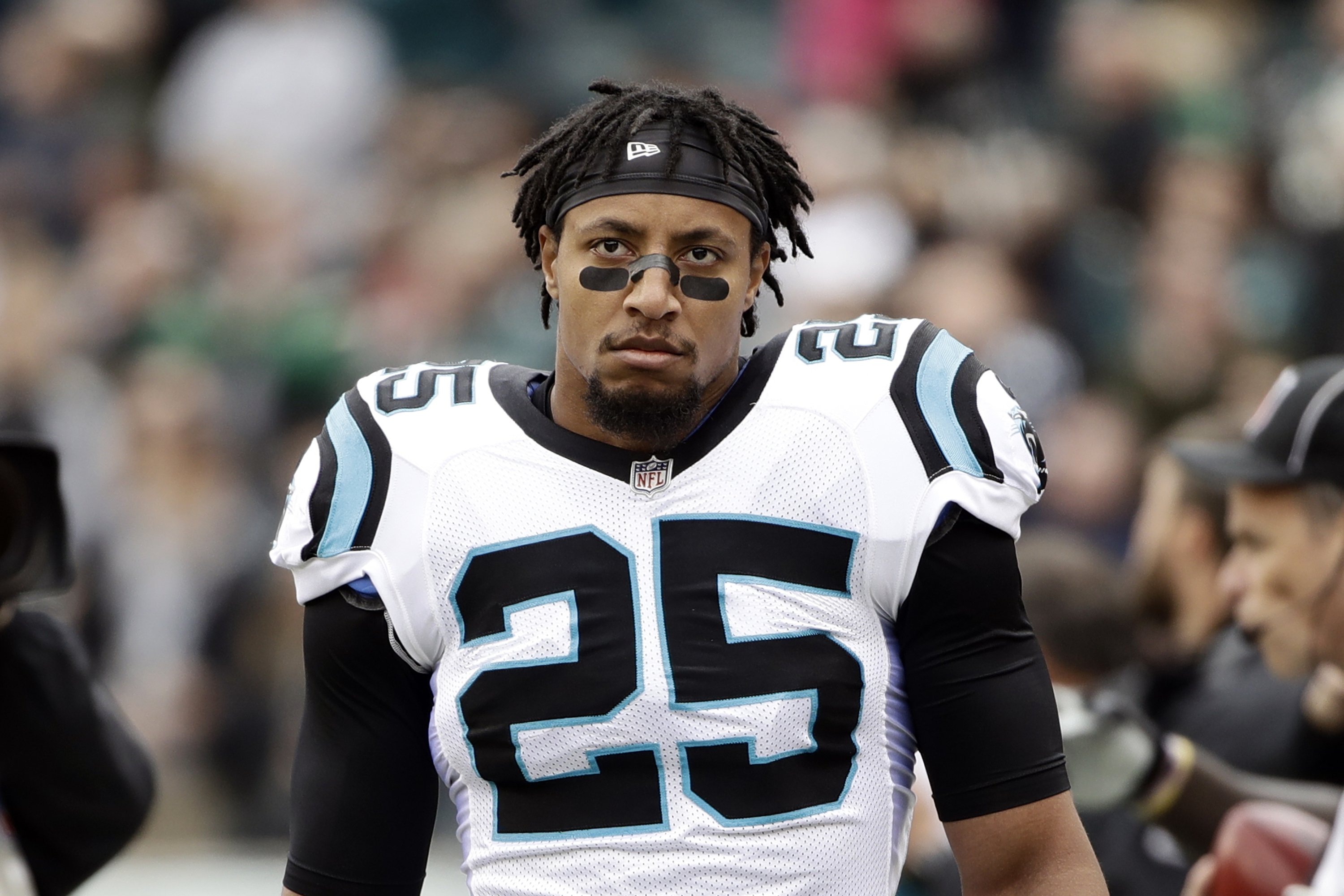 Eric Reid extiende contrato con Panthers por tres temporadas | AP News