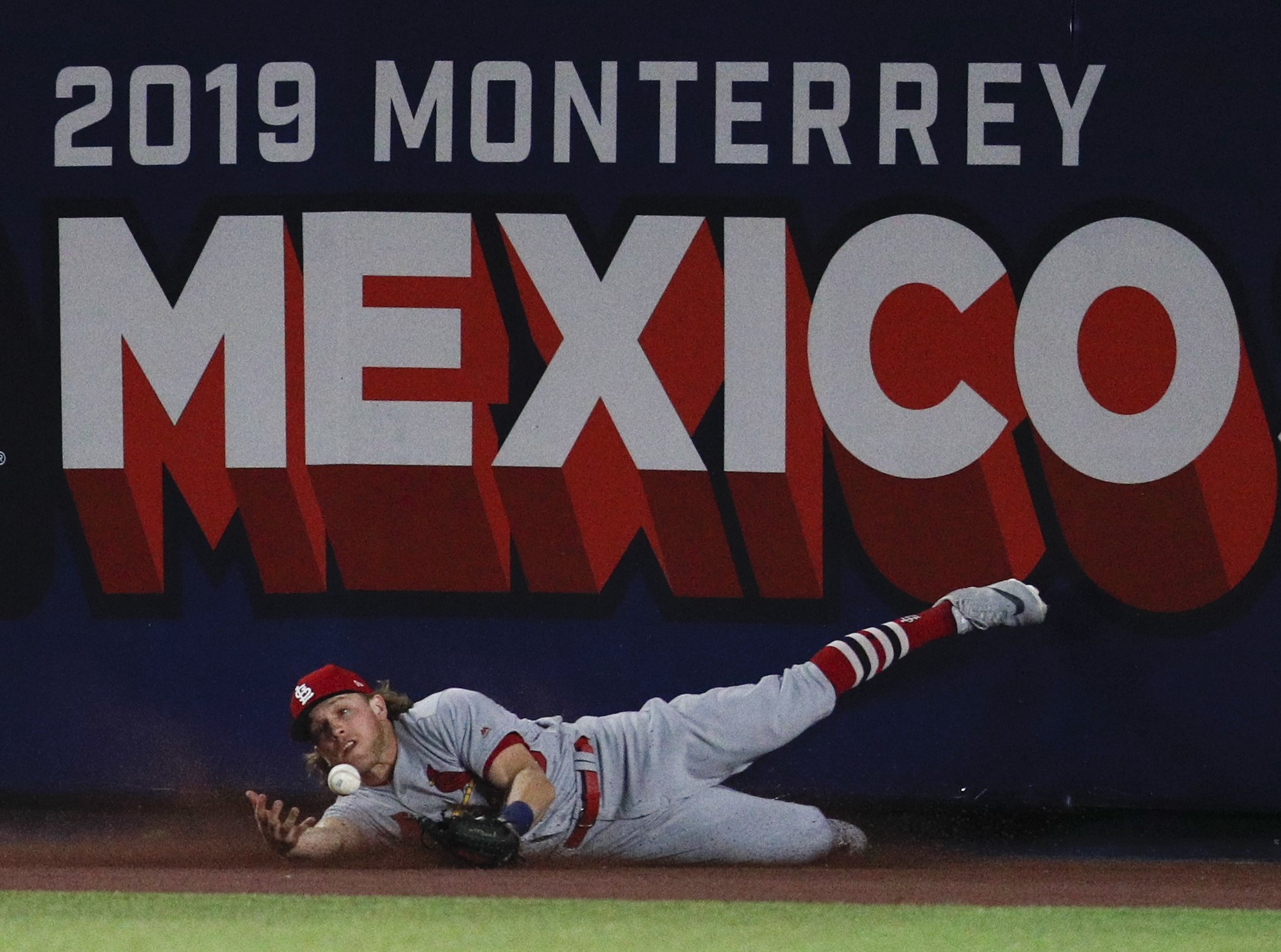 Dietrich Reds Beat Wainwright Cardinals 5 2 In Mexico AP News