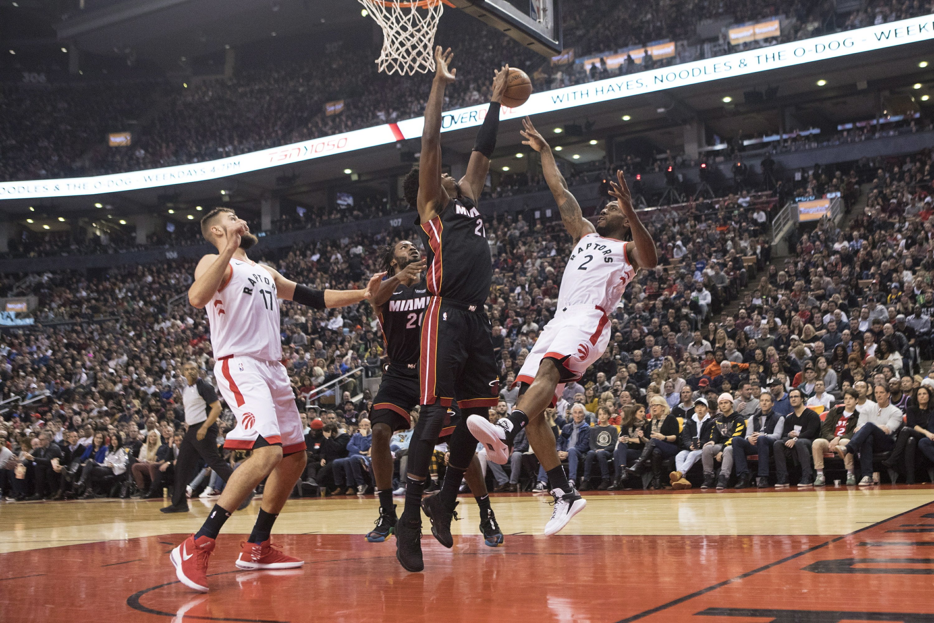 Leonard has 29, Raptors win 5th straight, top Heat 125-115 | AP News