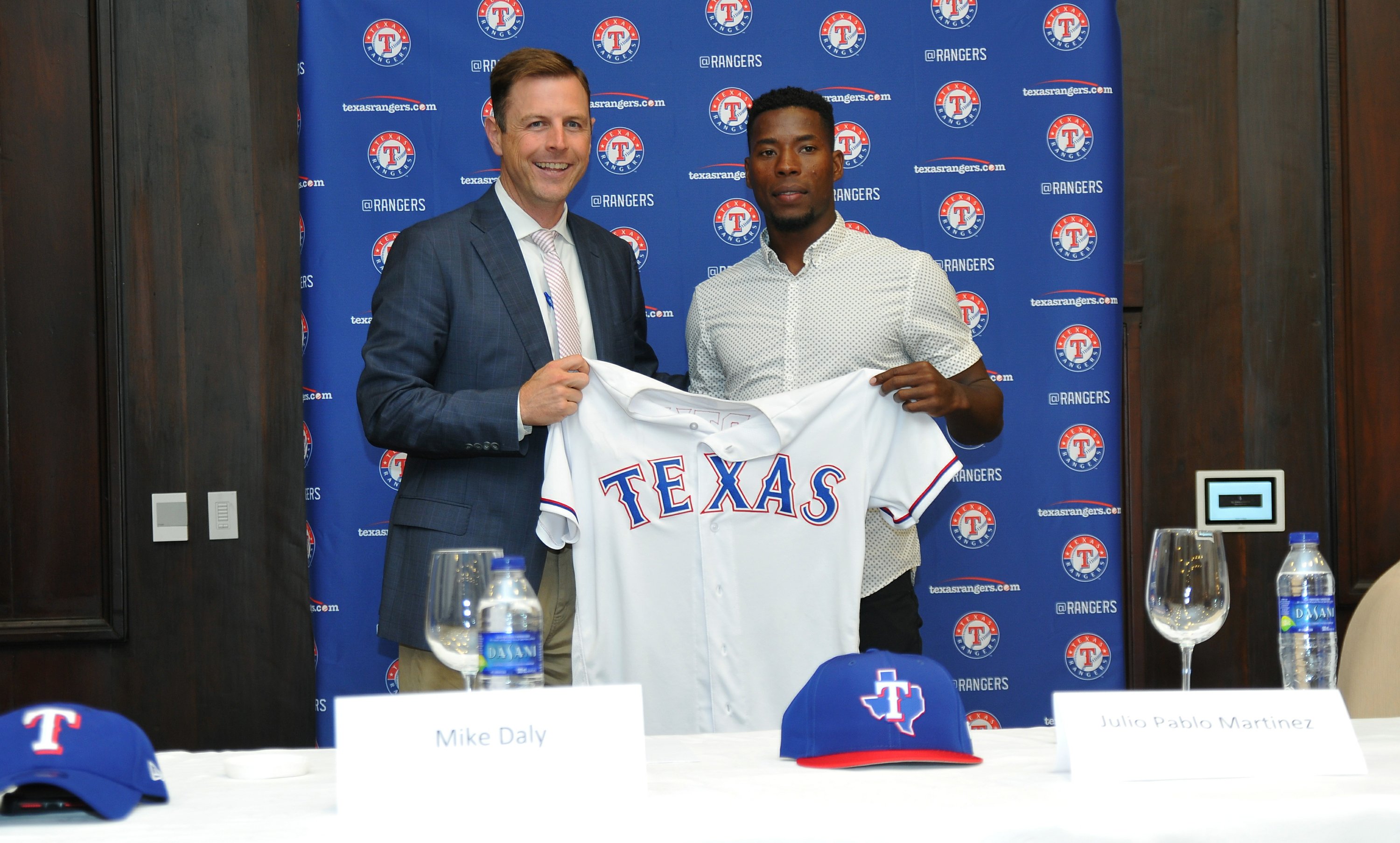 Cuban OF Juan Pablo Martinez gets $2.8M bonus from Rangers | AP News