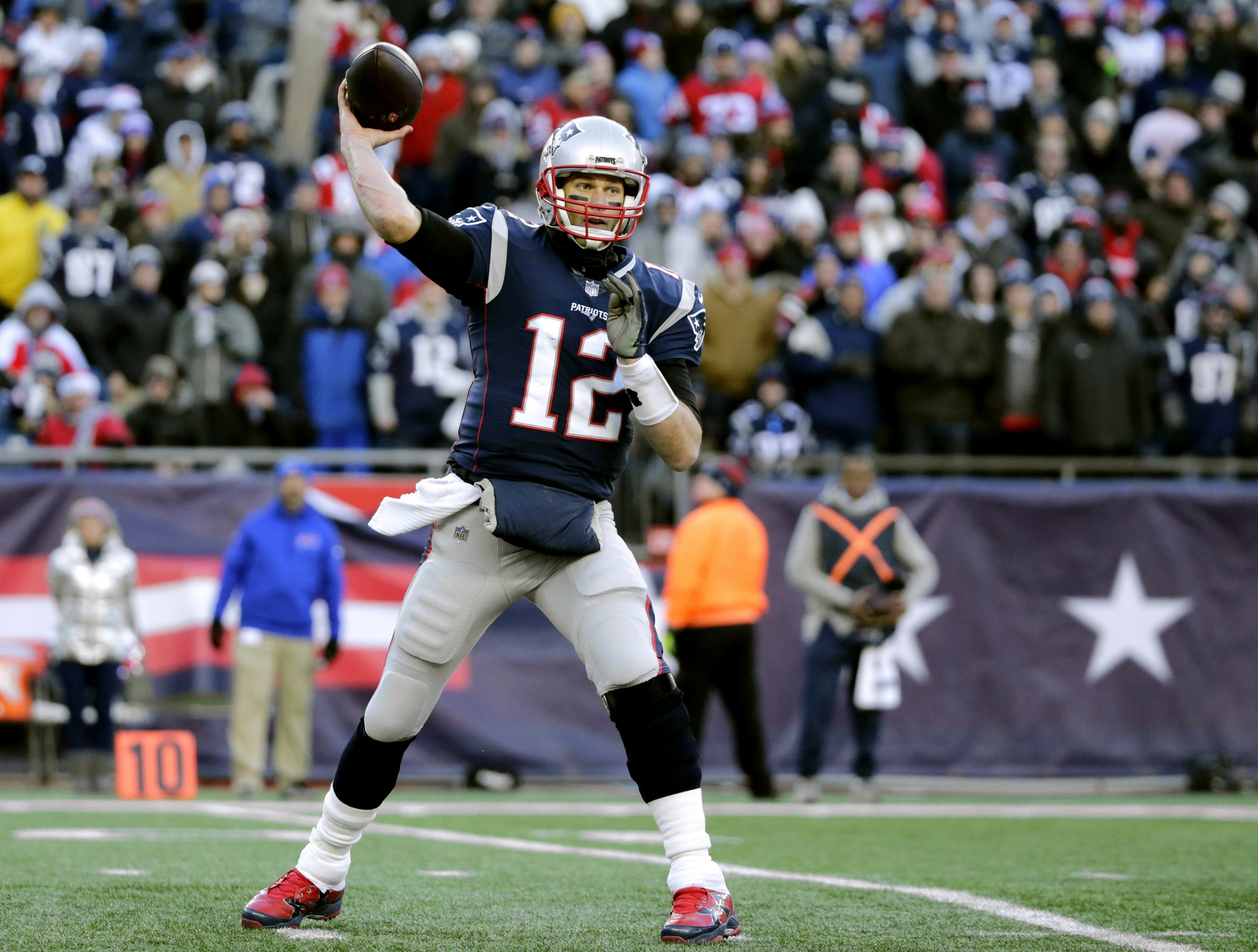 Patriots unbeaten at home, 3-5 on the road. What gives? | AP News