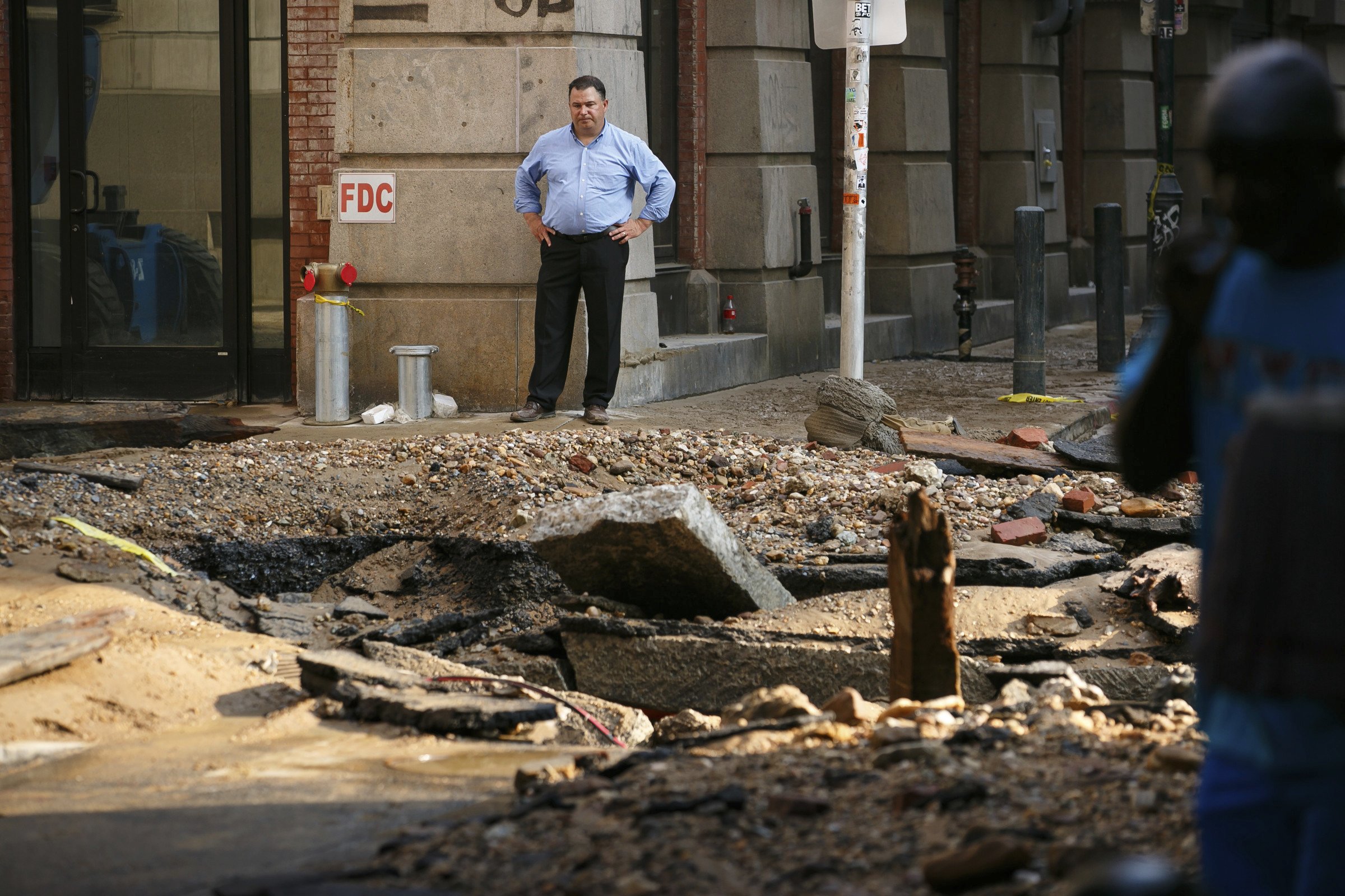 Water main break floods Philadelphia, leaves muddy mess | AP News