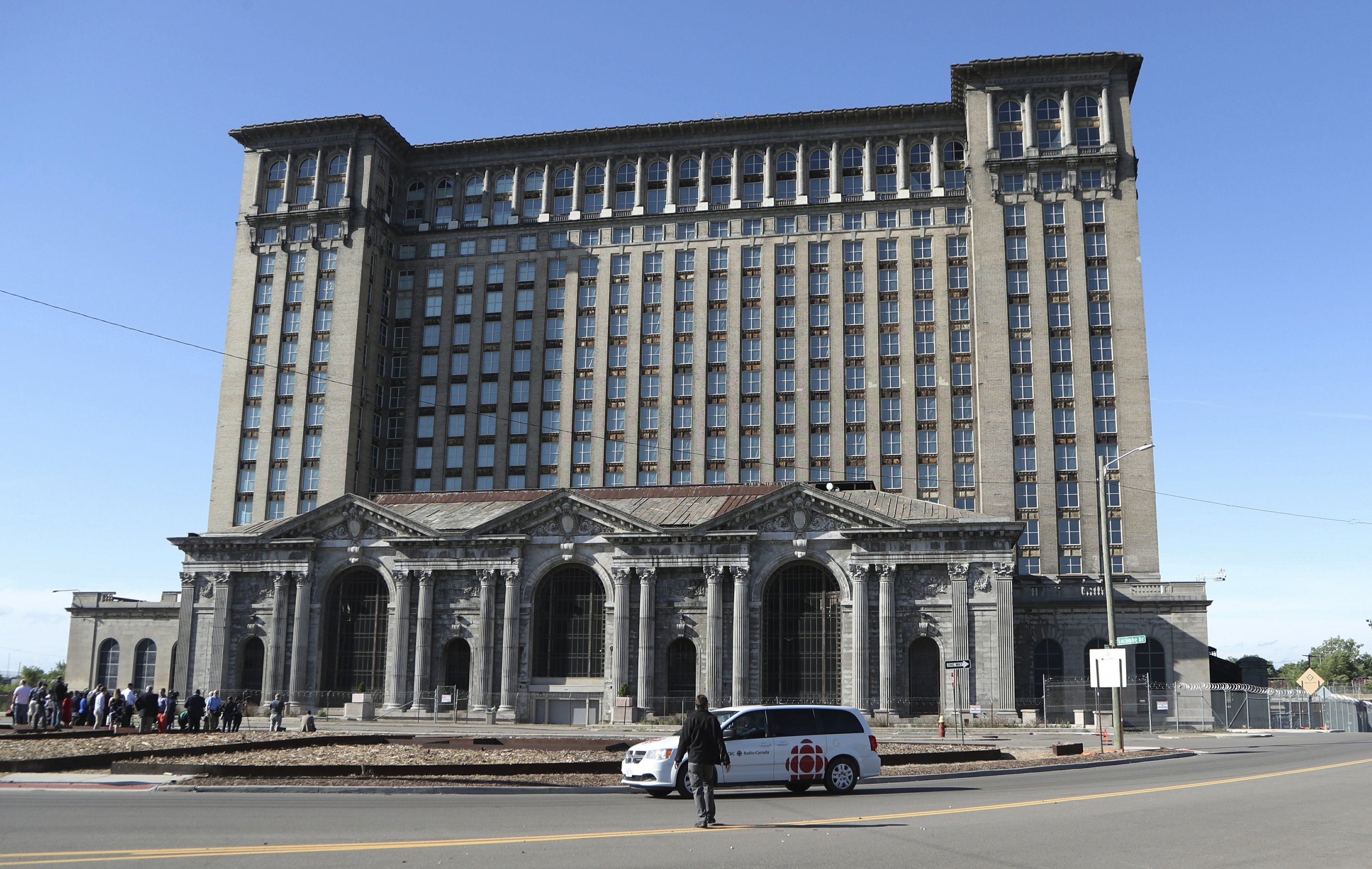 Ford: Detroit train station key to autonomous vehicle plans | AP News