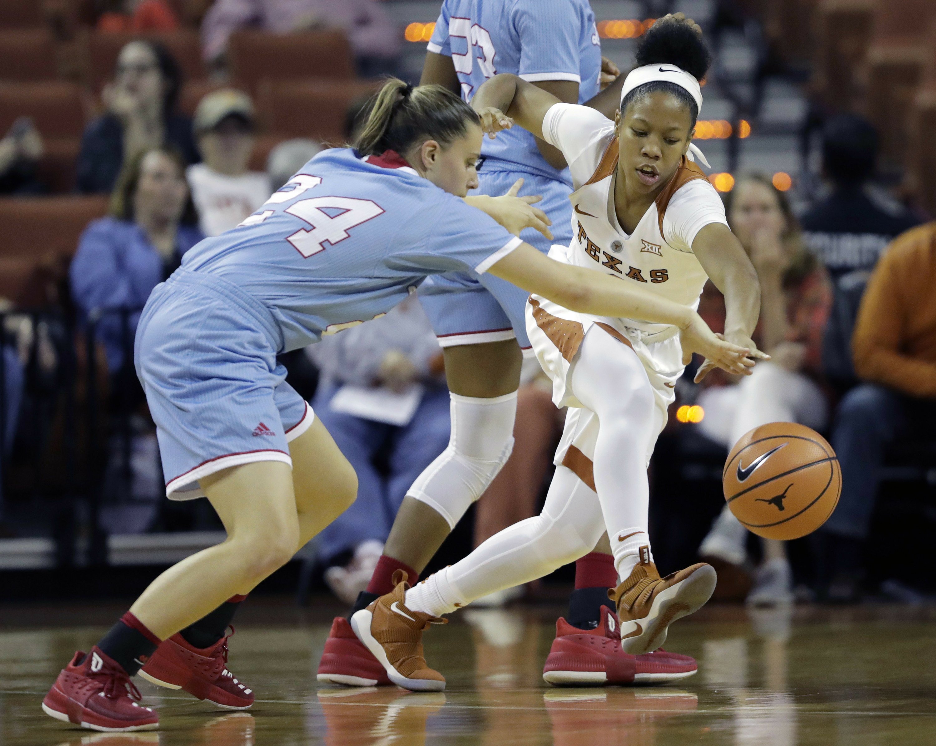 McCarty leads No. 2 Texas past Louisiana Tech | AP News